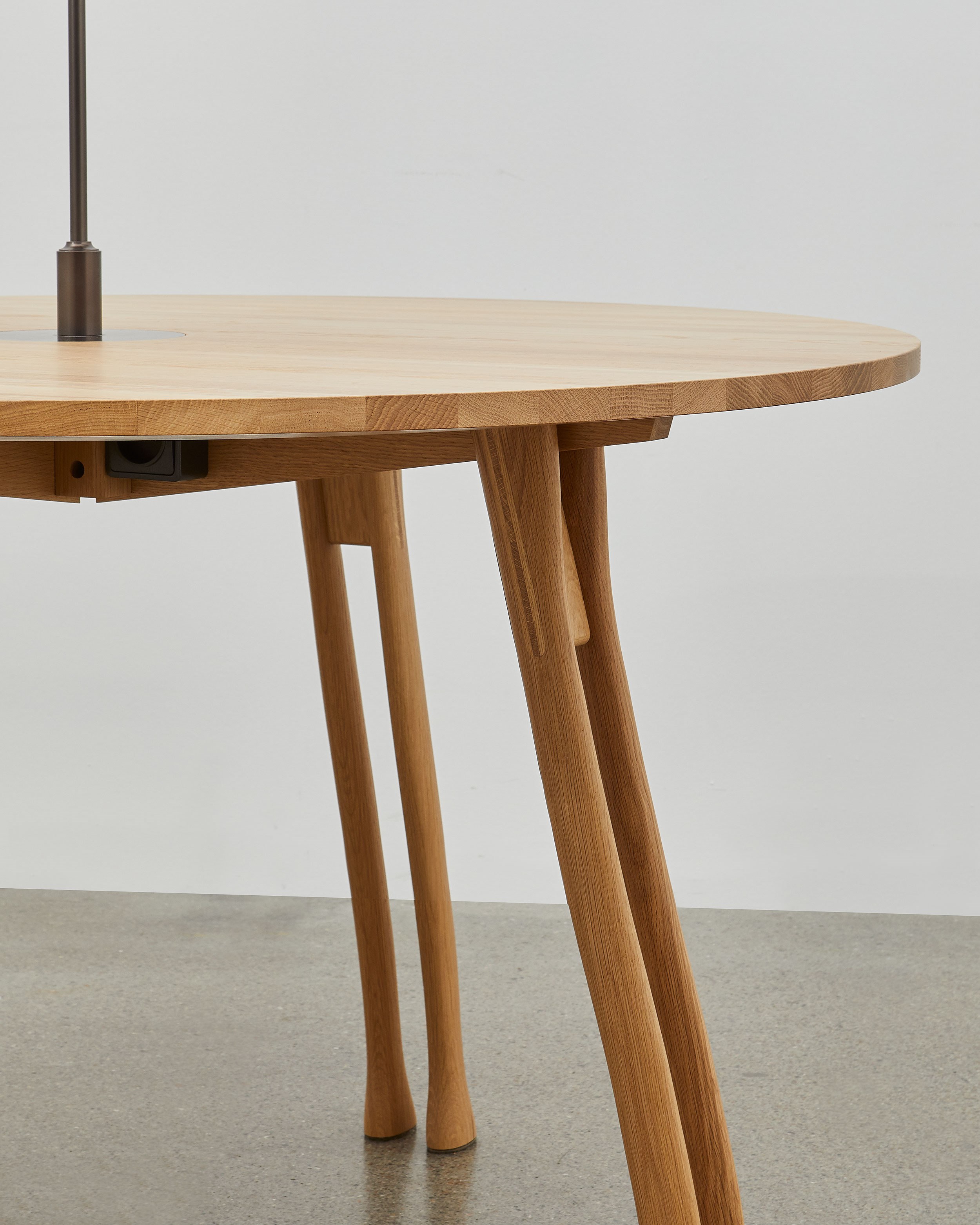 PH AXE TABLE | Mesa By PH Furniture & Pianos diseño Poul Henningsen