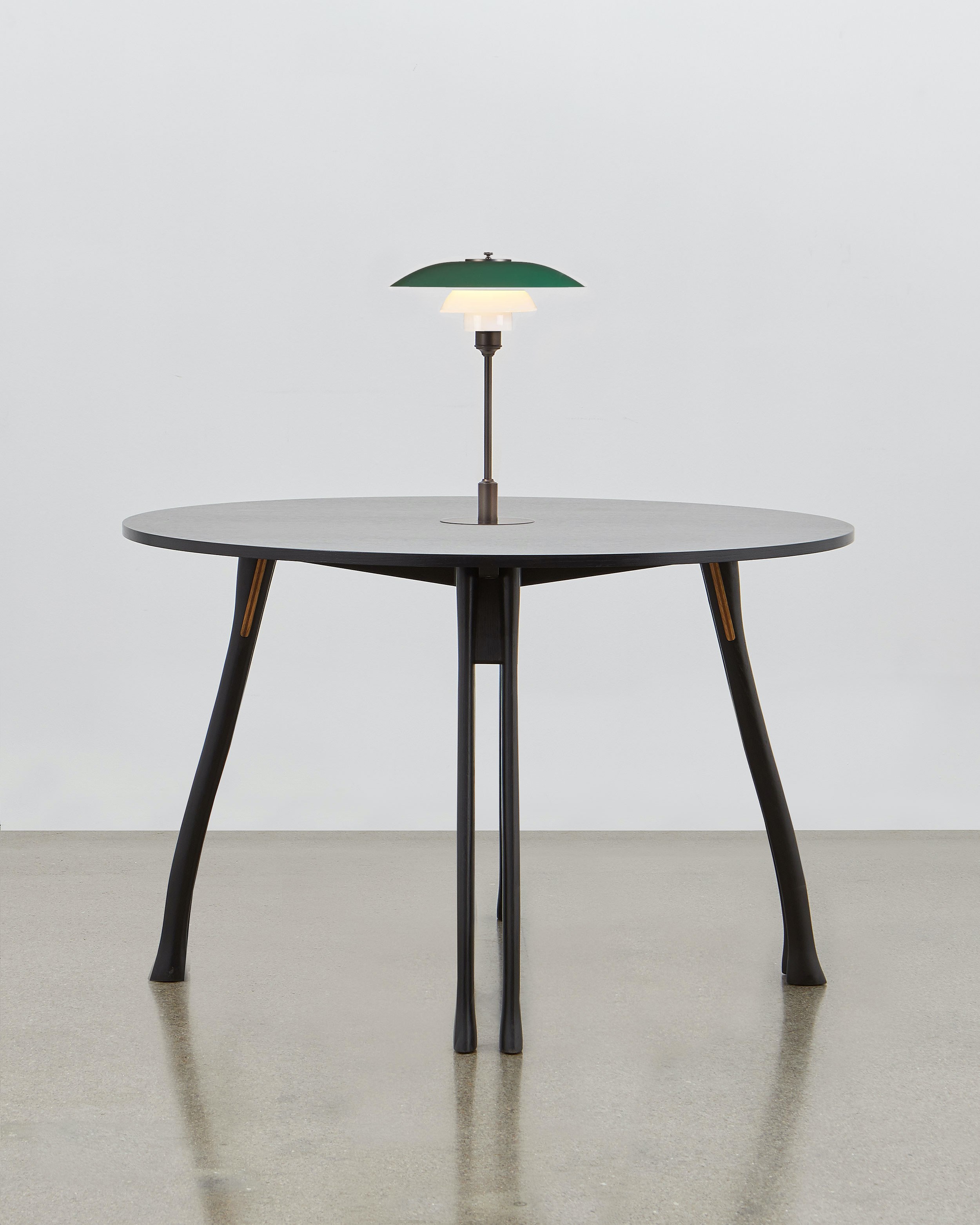 PH AXE TABLE | Mesa By PH Furniture & Pianos diseño Poul Henningsen