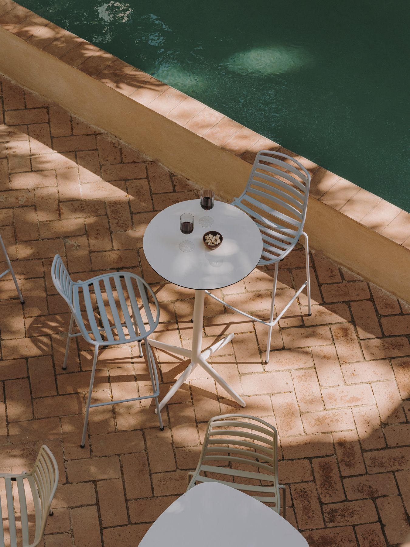 PILE Round drop-leaf high table By ENEA | design Estudi Manel Molina