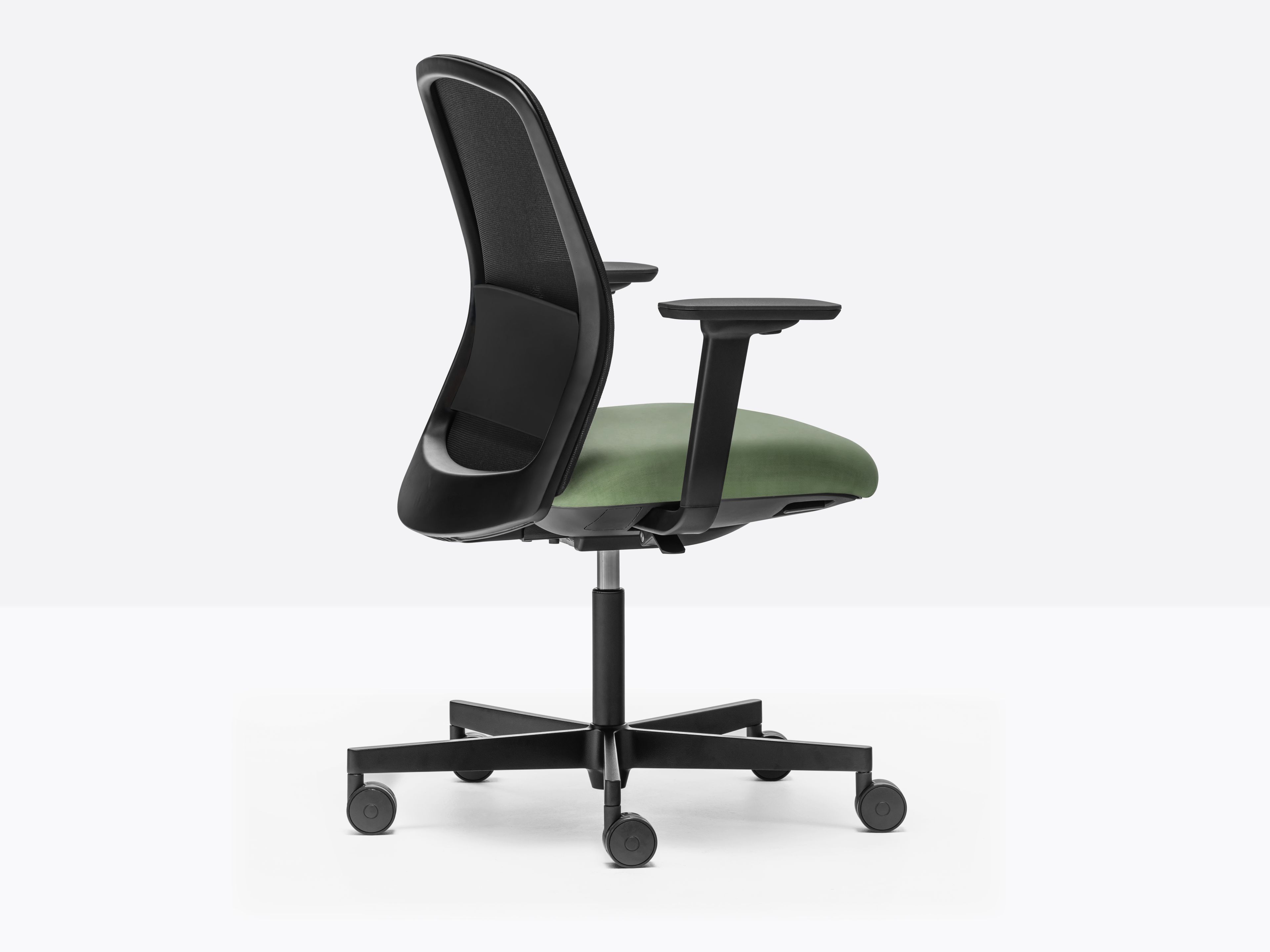 POLAR 3775 By Pedrali design Jorge Pensi