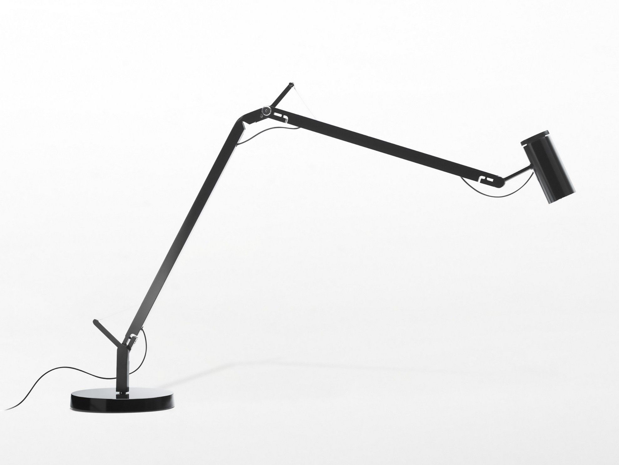 POLO With swing arm aluminium table lamp By Marset | design Joan Gaspar