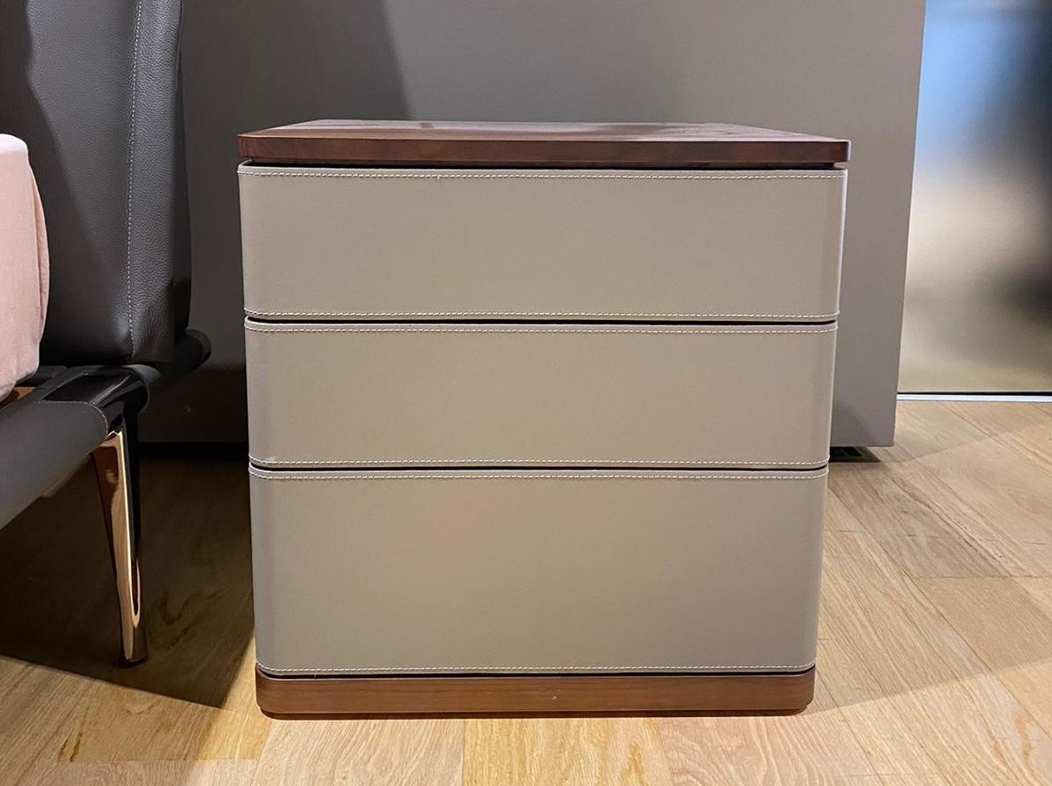 POLTRONA FRAU - FIDELIO | Bedside table By In Stock design Roberto ...