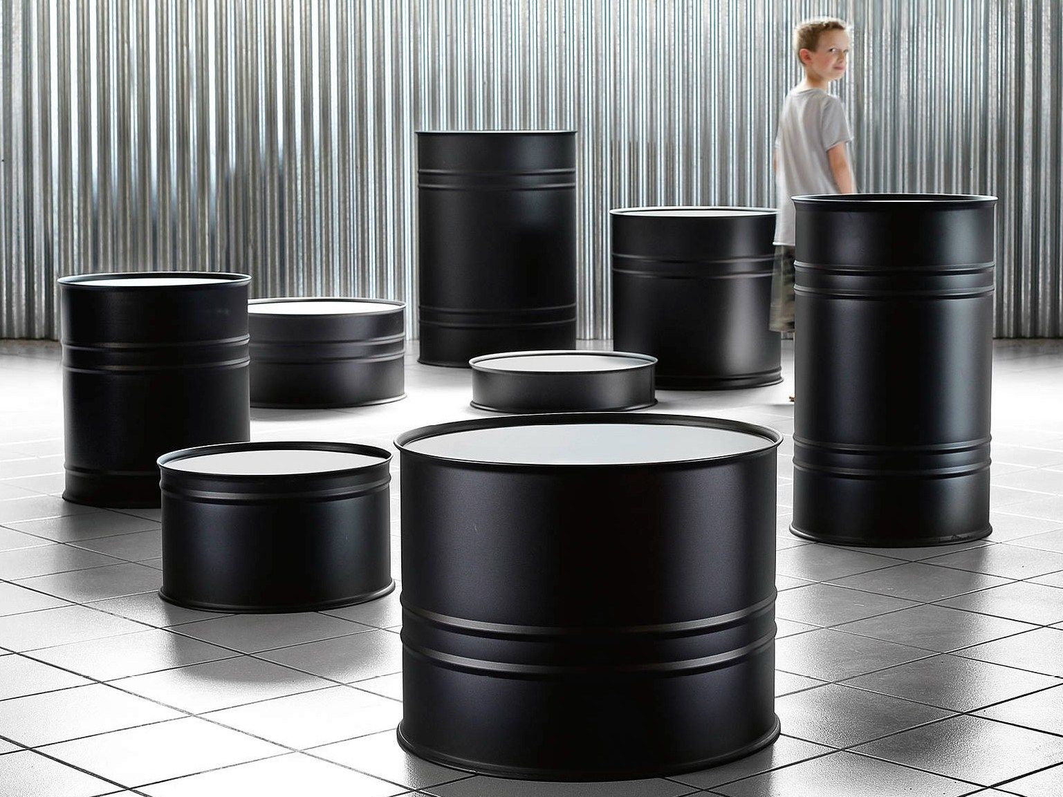 Round iron coffee table TANK By ZAVA design DelineoDesign