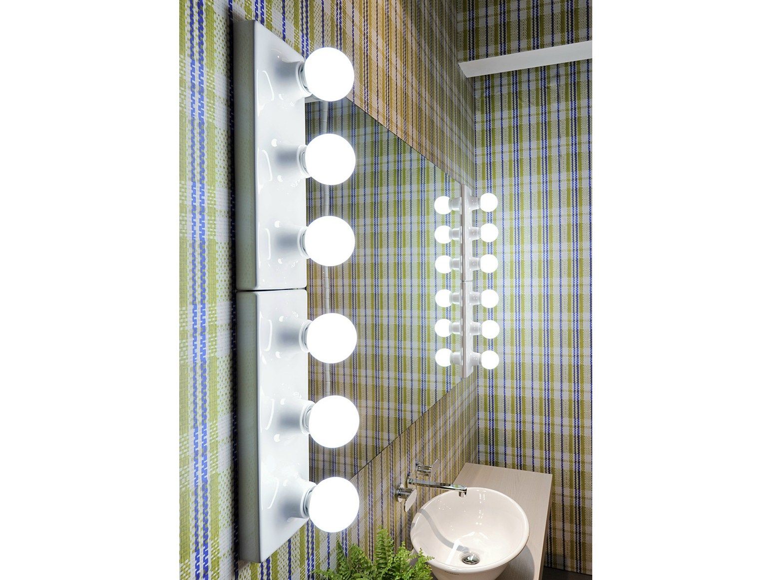 MAKE-UP | Specchio bagno By Ceramica Flaminia design Paola Navone