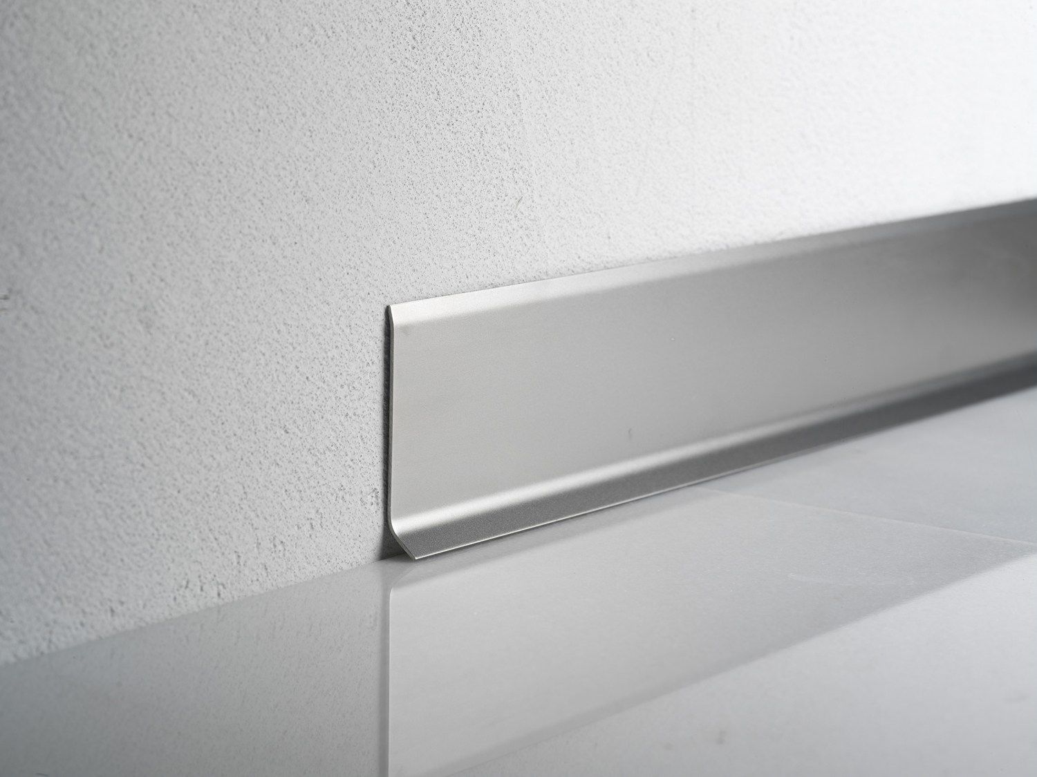 BA 600 | Skirting board By PROFILITEC