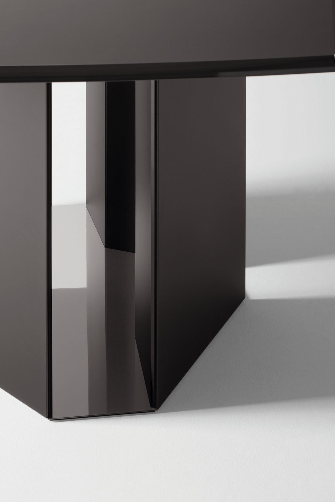 桌子 EYL By Gallotti&Radice 设计师Gabriele Buratti, Oscar Buratti