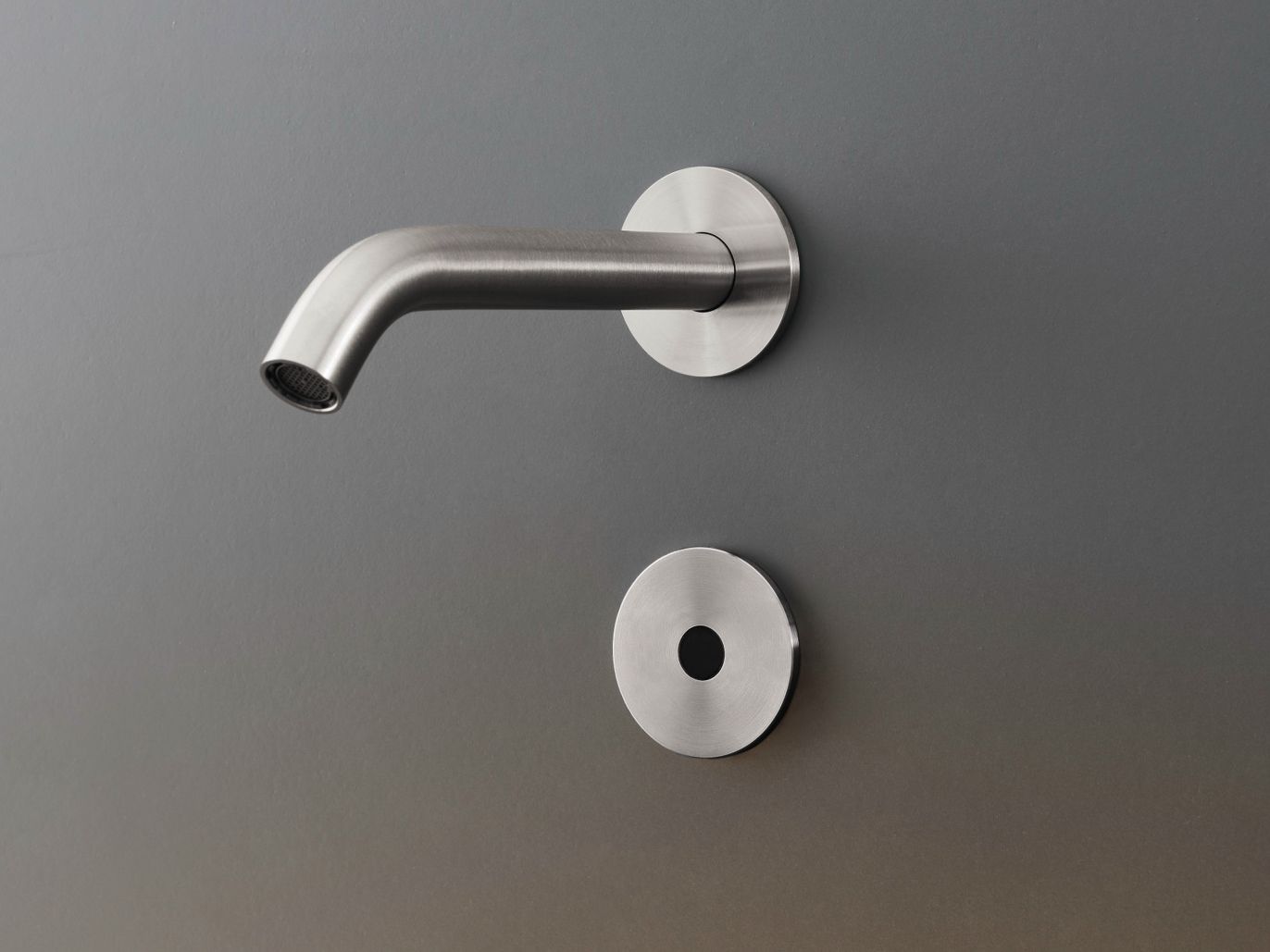 Wall mounted On/off infrared sensor IRS 04 By Ceadesign