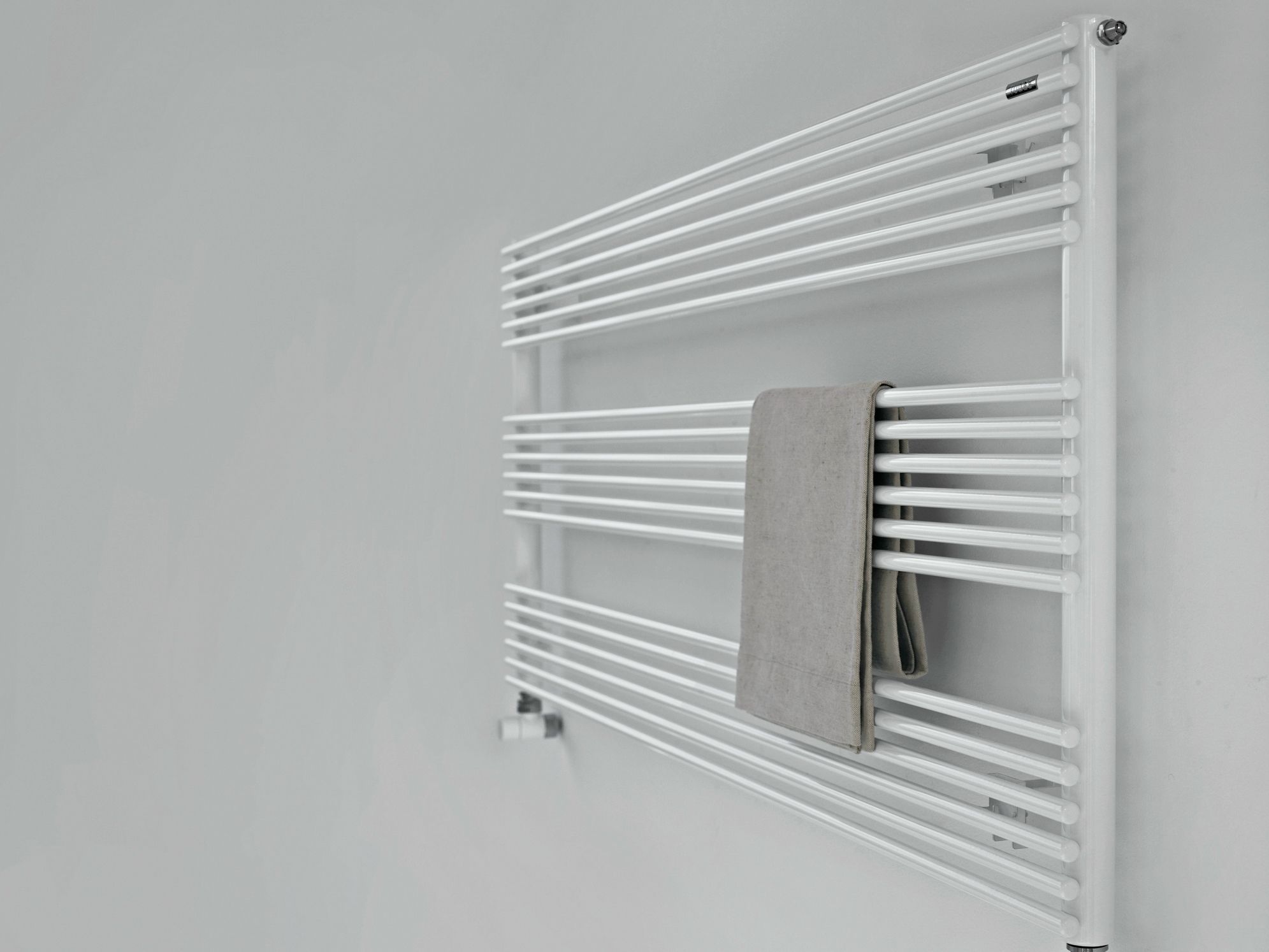 Scaldasalviette orizzontale a parete RITMATO 14 - Tubes - Edilportale