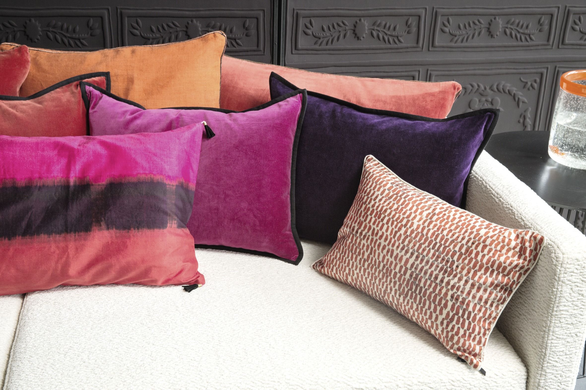 ORPHEE Rectangular velvet cushion with removable cover By Élitis