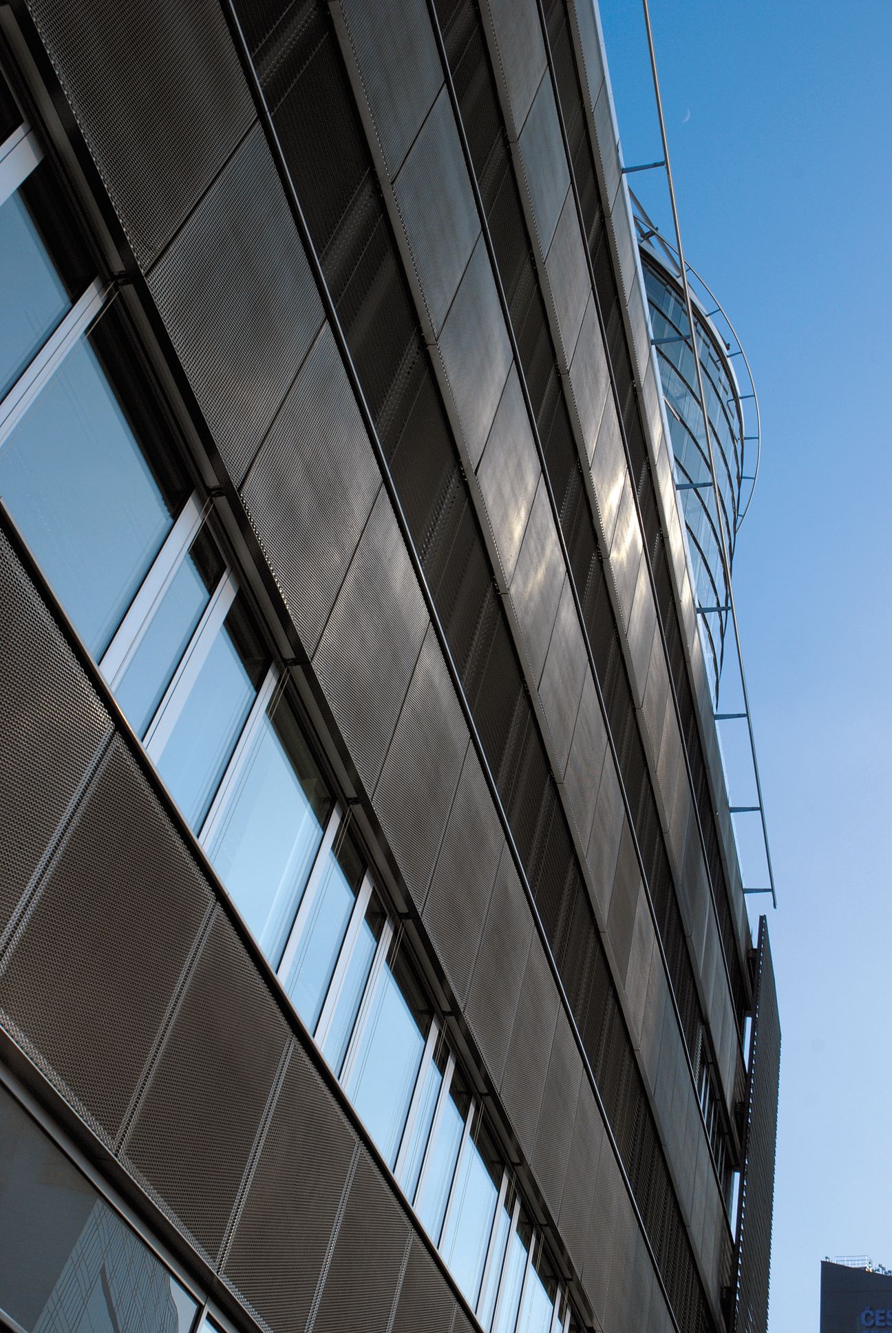 Stretched mesh for facade finish By Fratelli Mariani