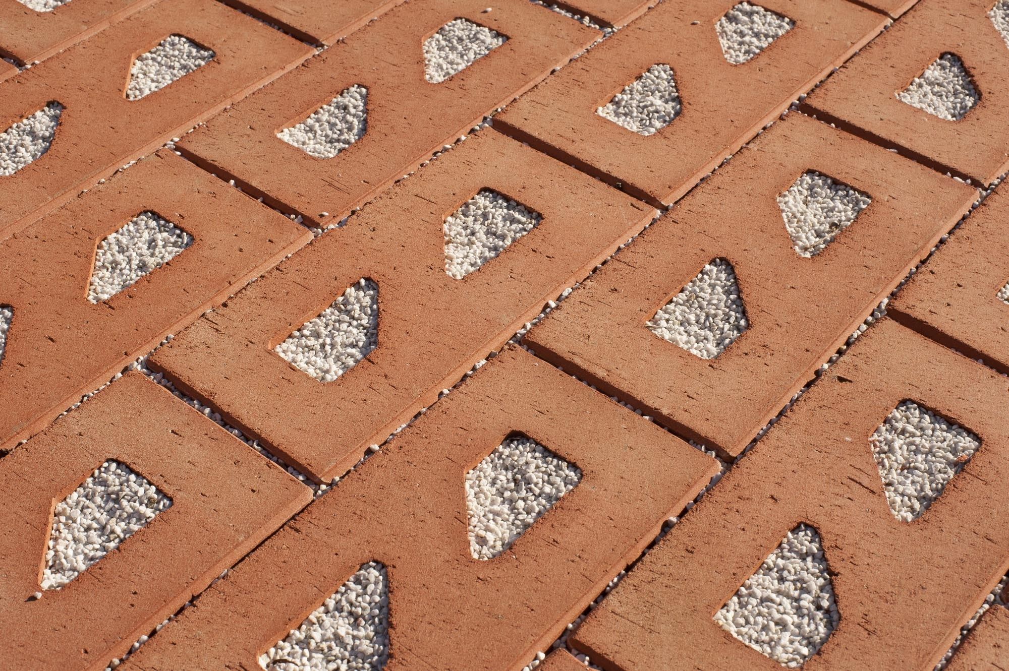 Self-locking block for outdoors COTTOBLOC By SOLAVA