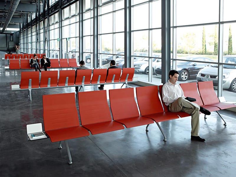Beam seating with armrests AVANT By ACTIU design Marcelo Alegre
