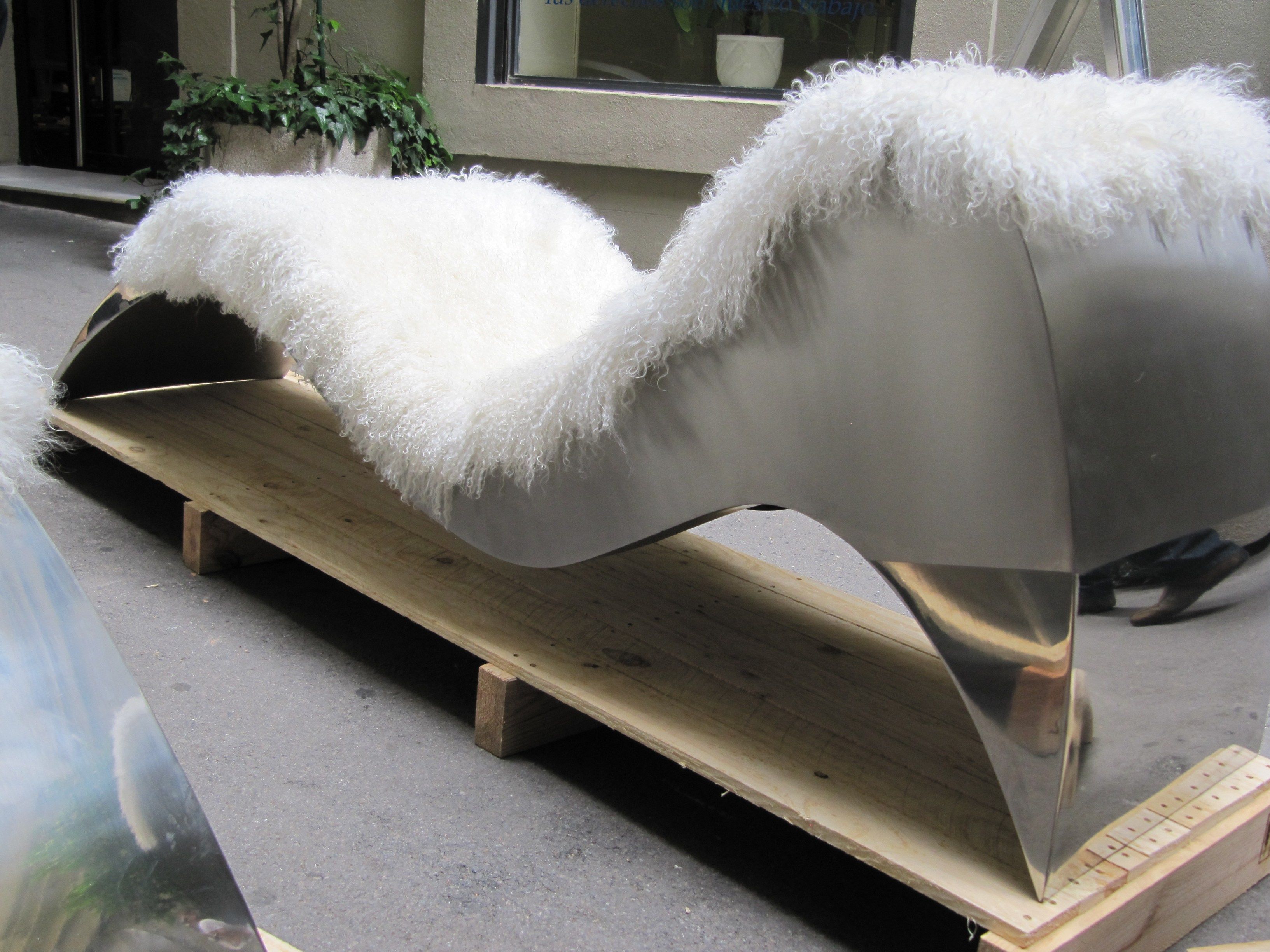 Stainles steel chaise longue with leather upholestery WAVE By ICI ET LÀ