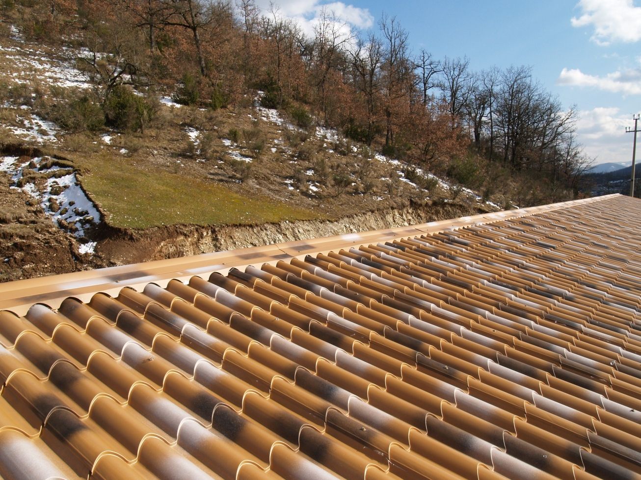 Lastra metallica isolata a forma di coppo per coperture ISOCOPPO ...