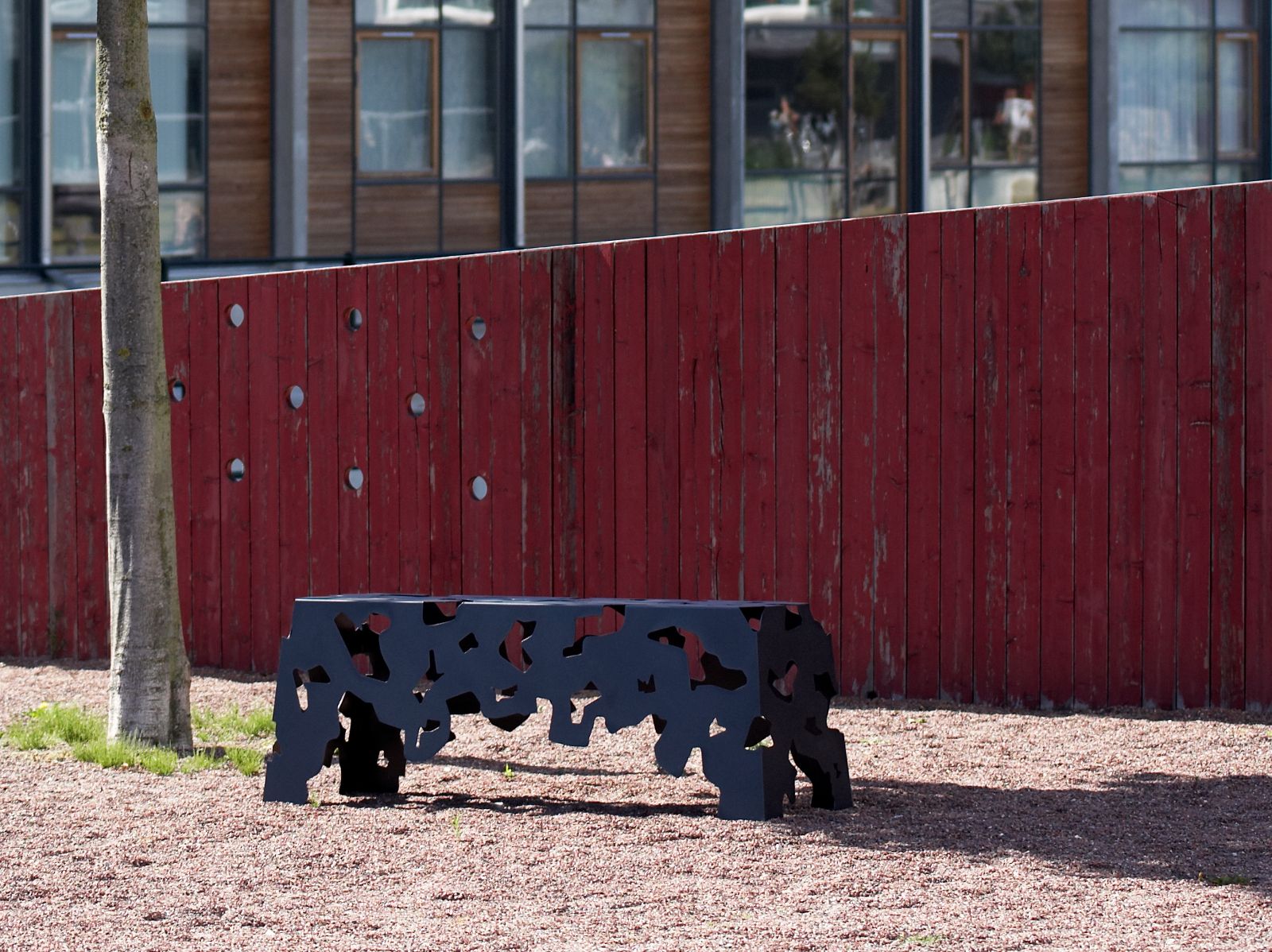 Stackable backless powder coated steel Bench SCATTER By Nola Industrier ...