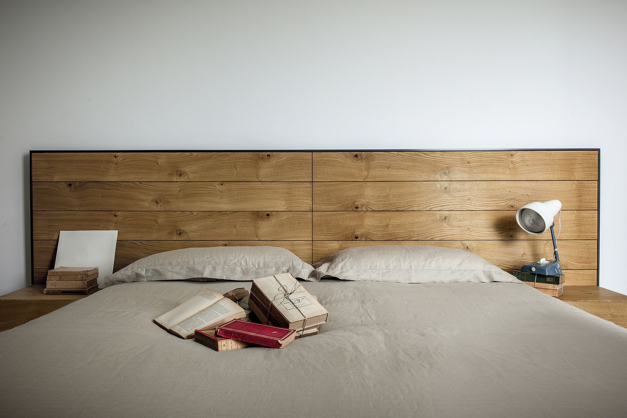 RIALTO Wood veneer bed with integrated nightstands By Riva 1920 ...