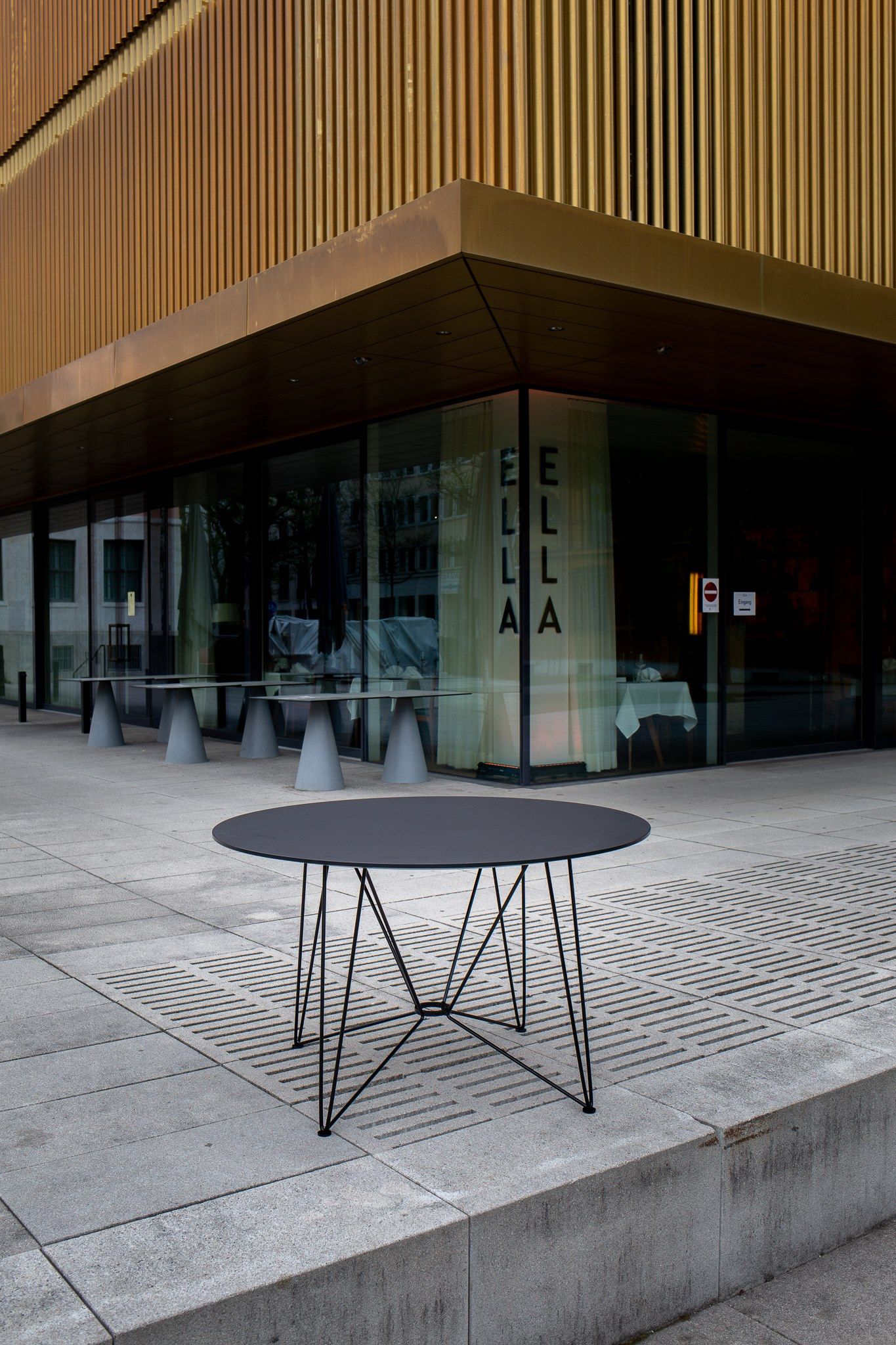 RING TABLE HPL Table By Acapulco