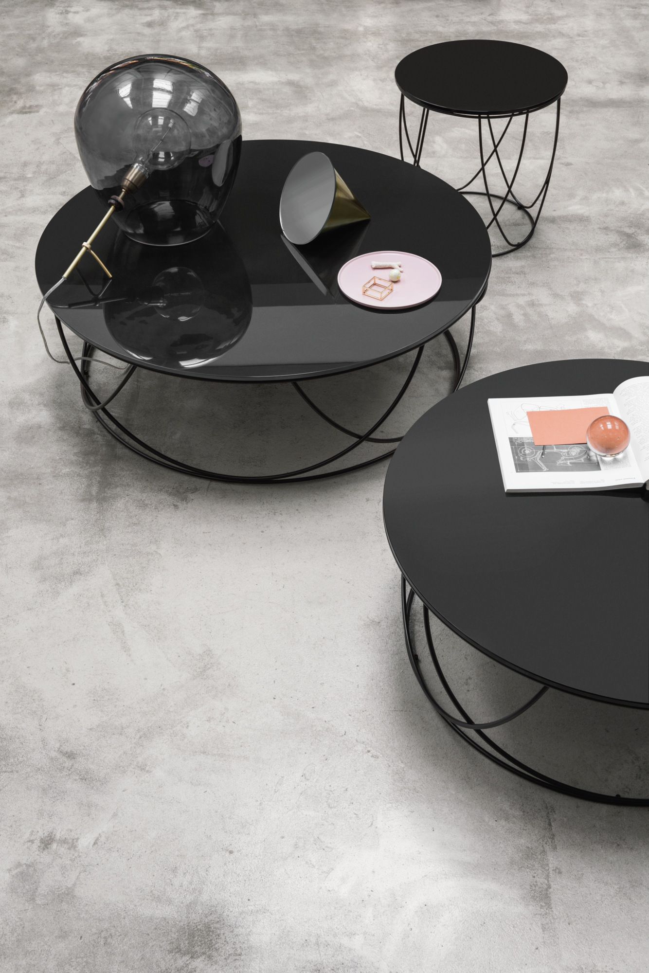 ROLF BENZ 8770 | Round coffee table By Rolf Benz design Annette Lang
