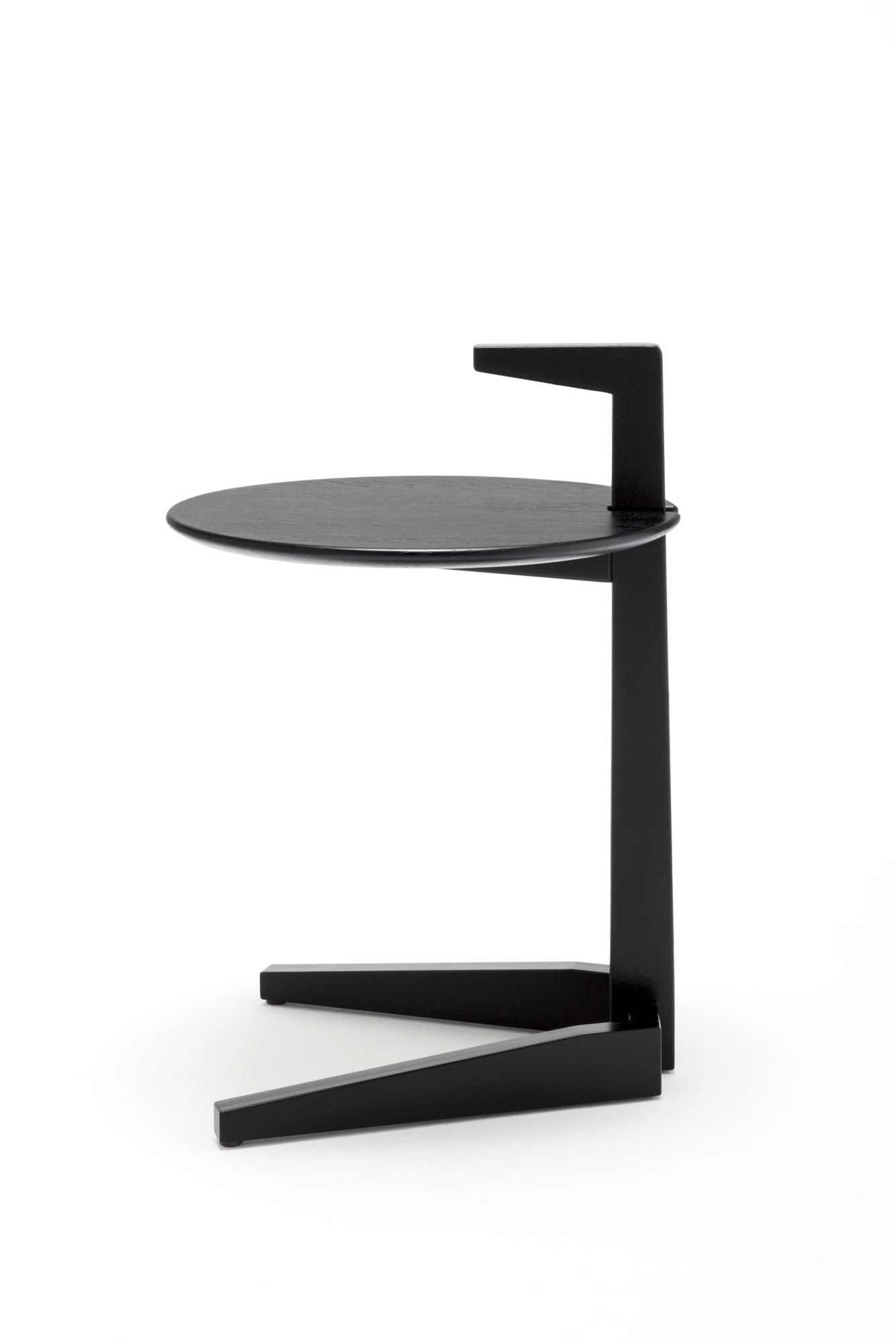 ROLF BENZ 948 | Side table Round wooden side table By Rolf Benz ...