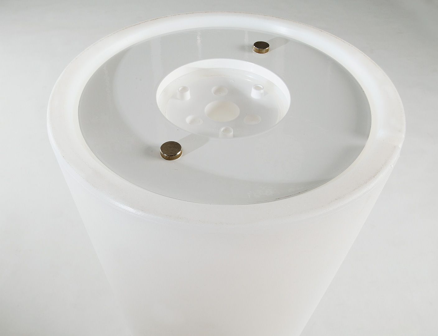 HOPLÀ | Round table By SLIDE design Marc Sadler