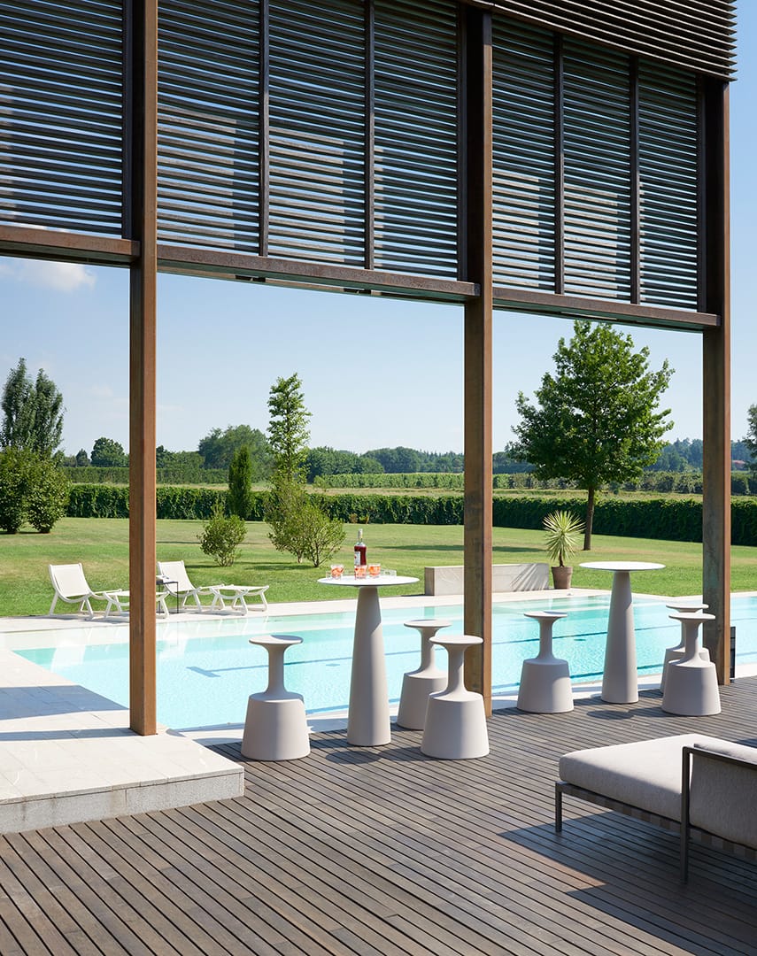 HOPLÀ | Round table By SLIDE design Marc Sadler