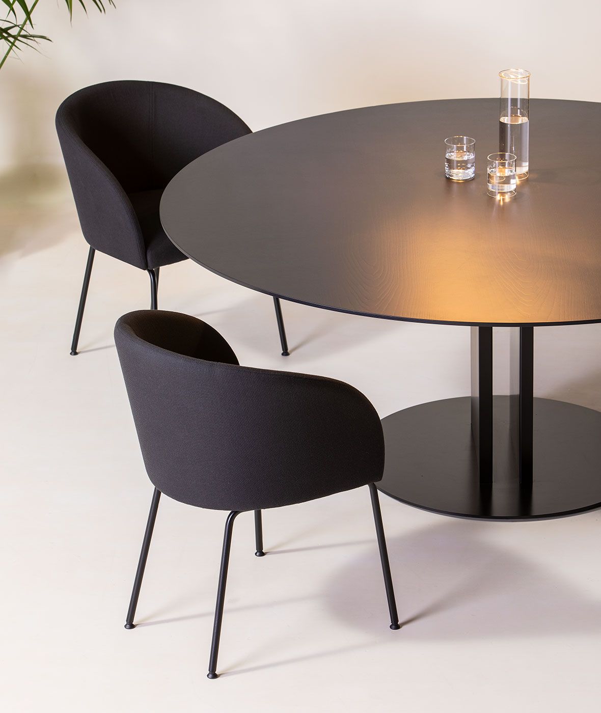 SANDWICH | Dekton® table Round Dekton® table By Vergés | design UNTALLER