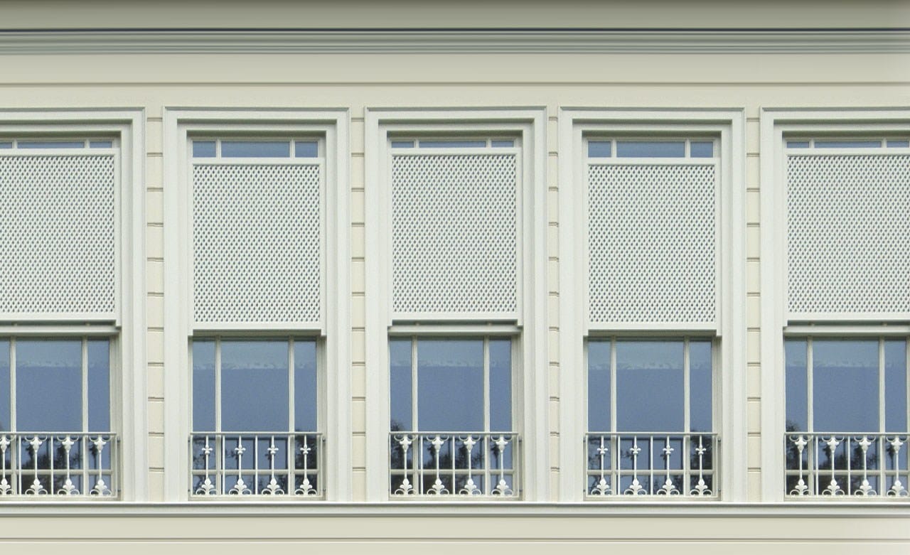 Sliding solar shading By Capoferri Serramenti