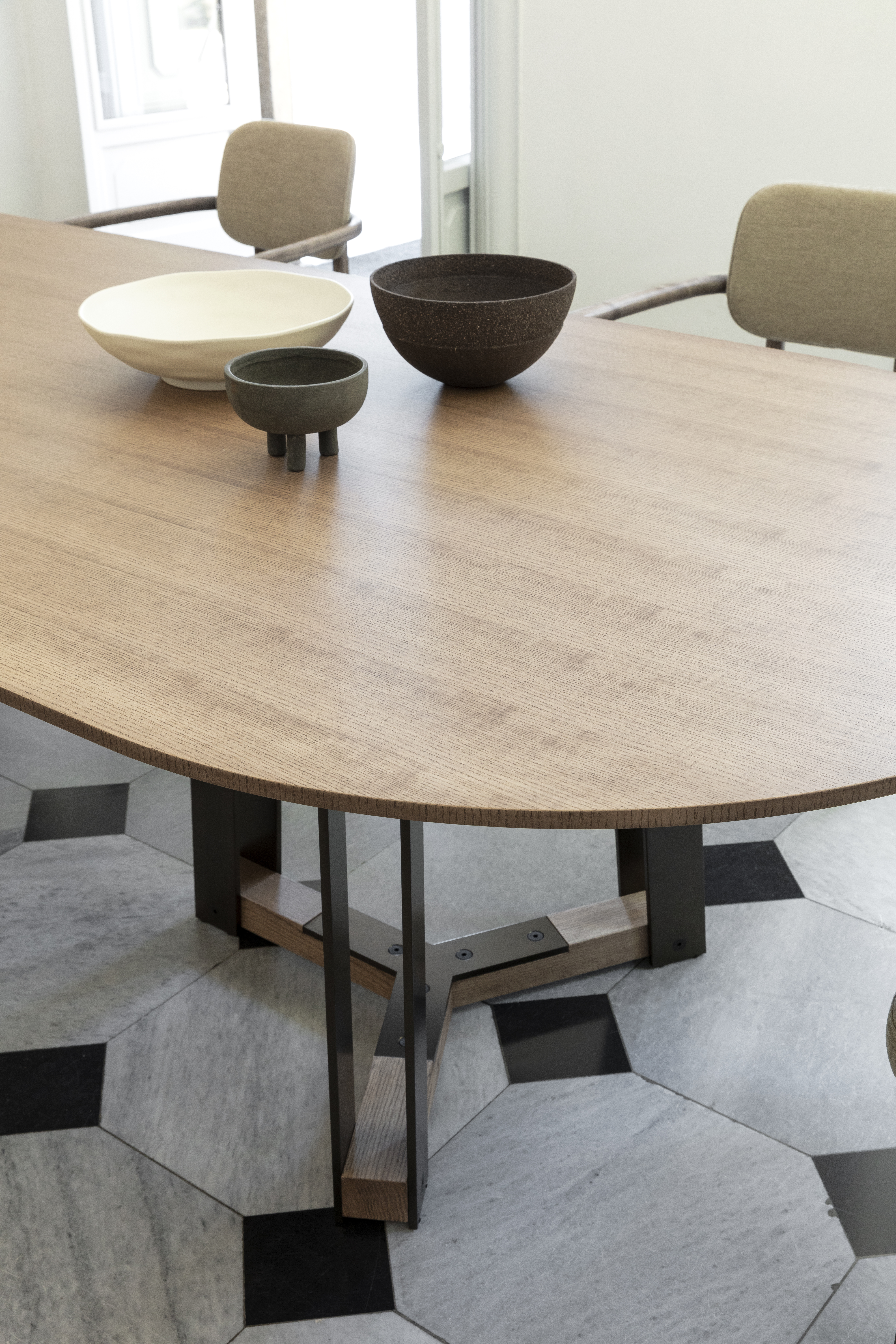 SHIBUMI | Oval table Twenty Collection By Porada