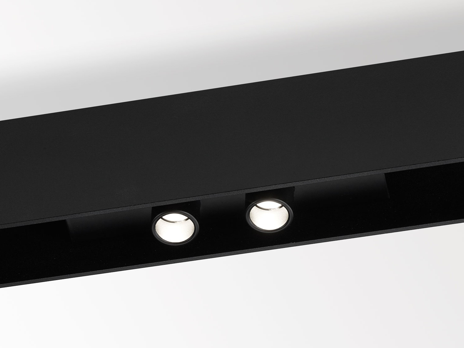 SHIFTLINE M44 linear lighting profile By Delta Light