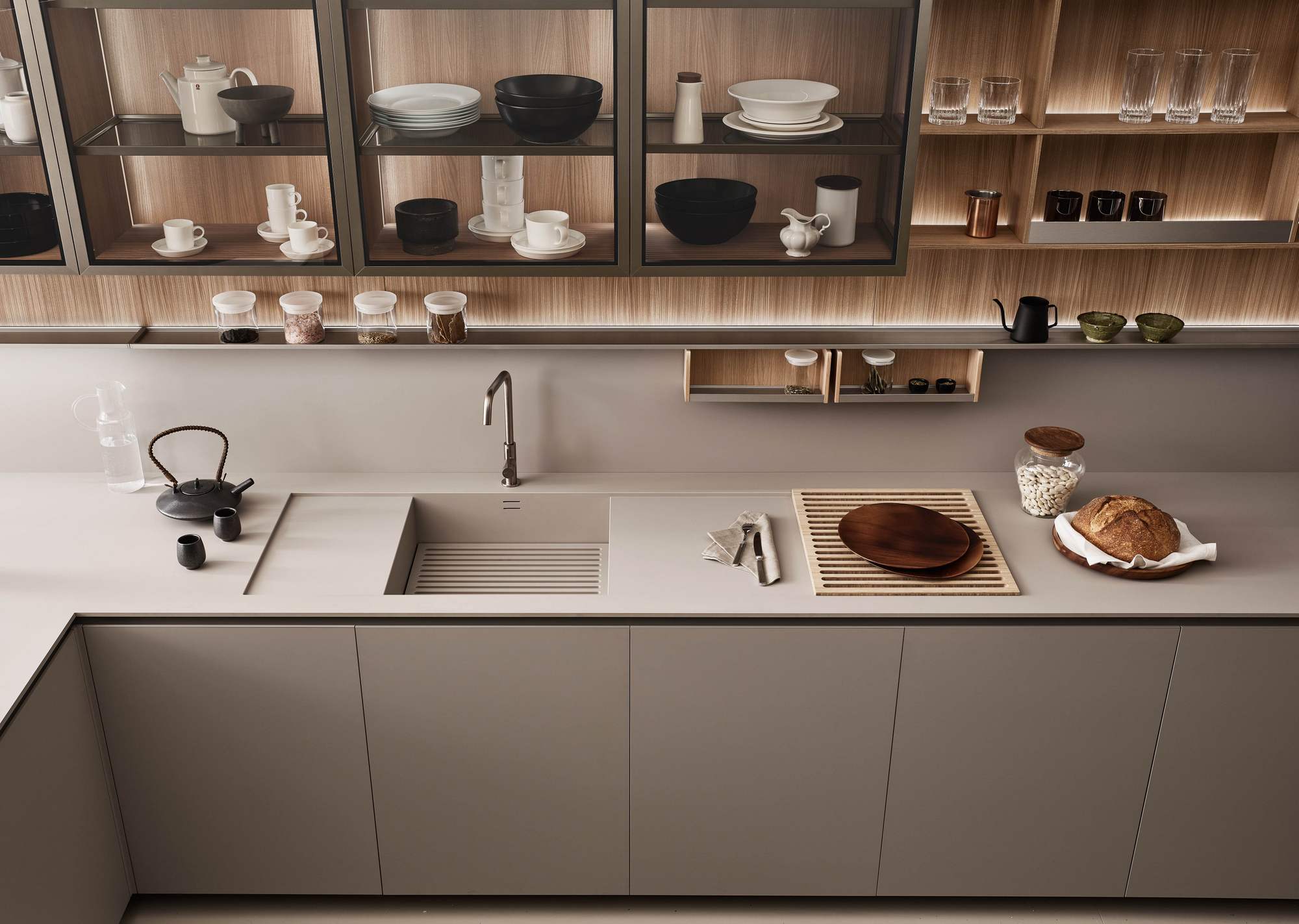 SIGN Kitchen with peninsula By ERNESTOMEDA | design Giuseppe Bavuso