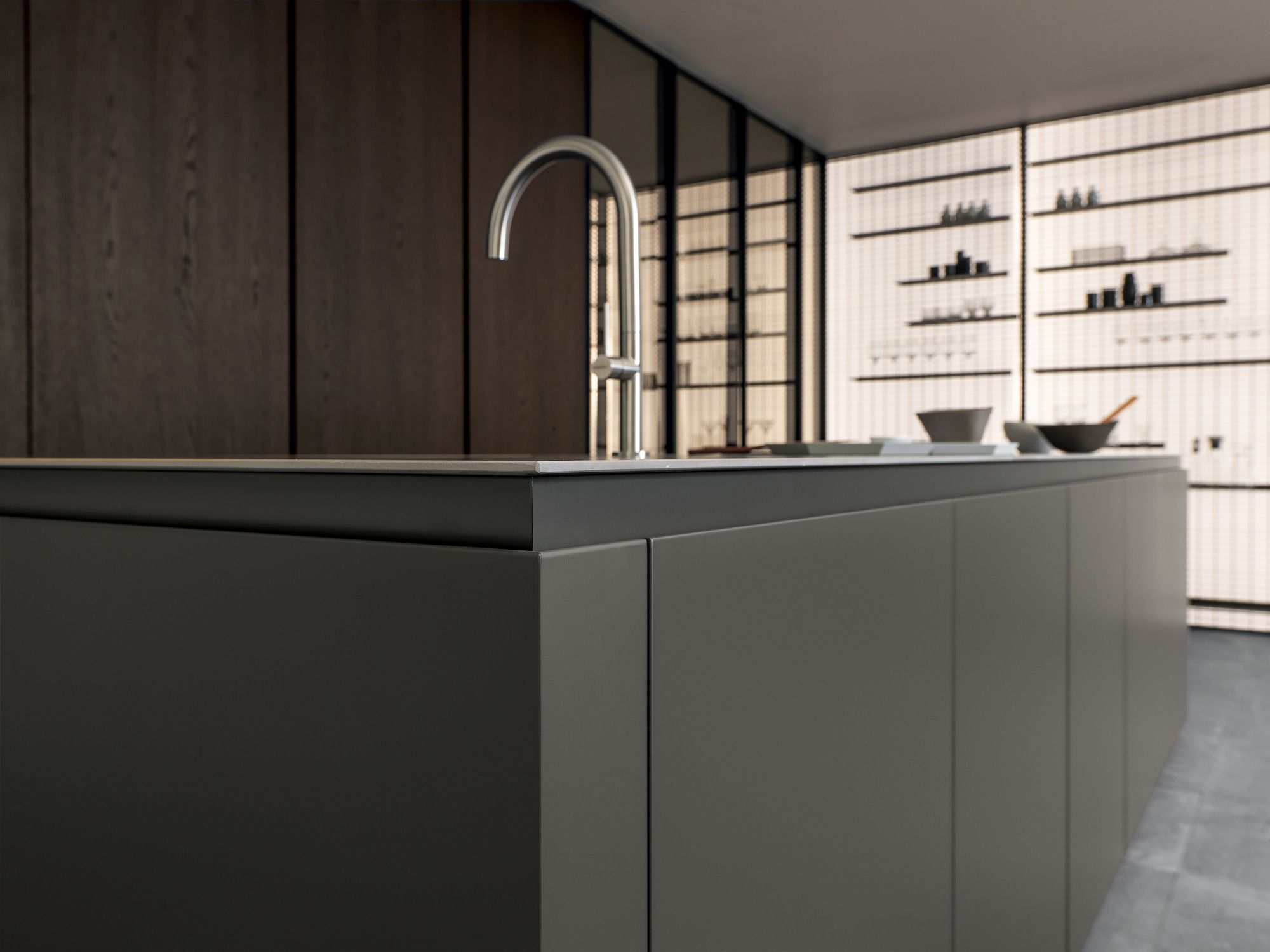 SKILL Linear wood veneer kitchen with island and gres top By MODULNOVA ...