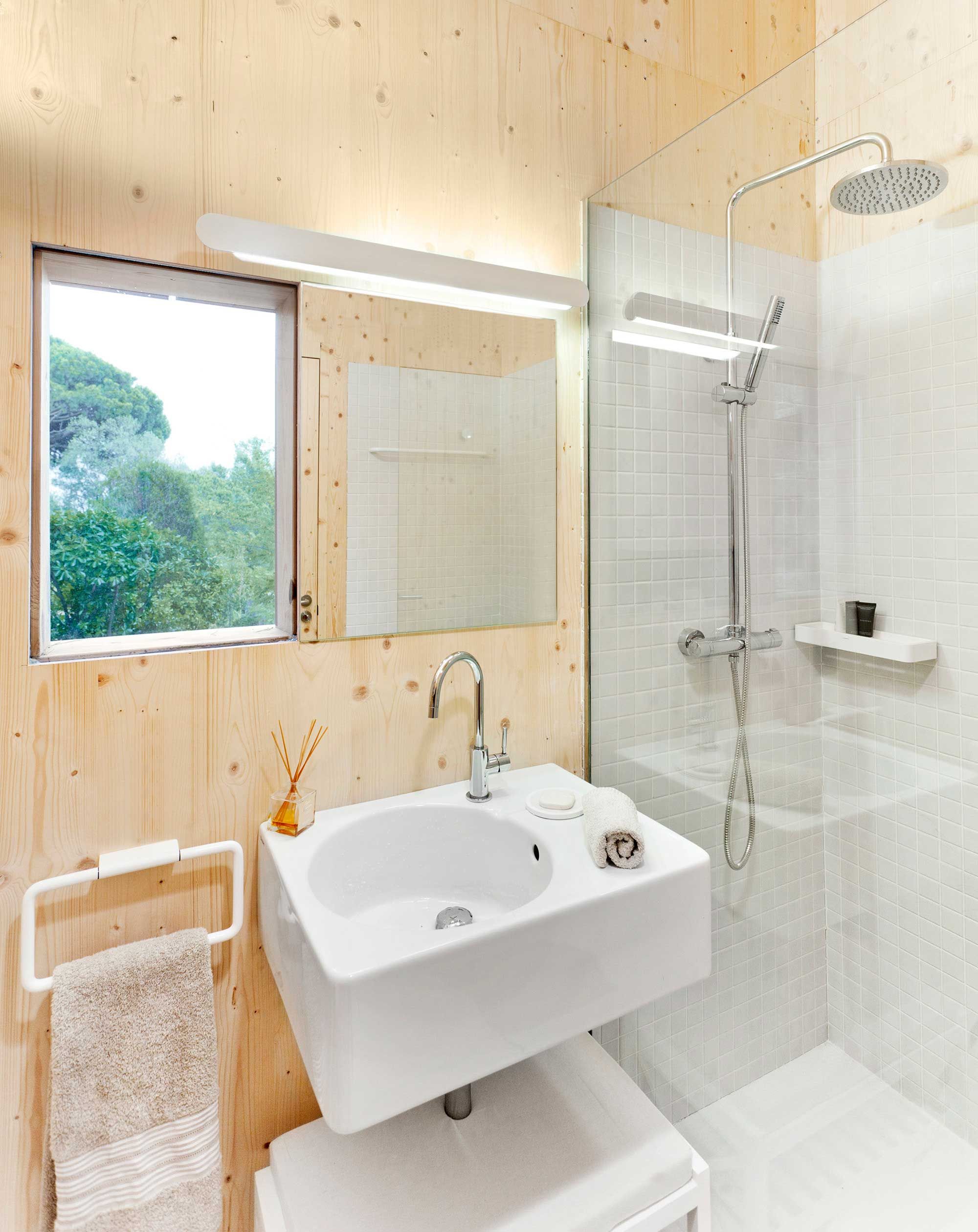 SMILE | Mirror lamp Smile Collection By Estiluz design Joan Cinca Travesset