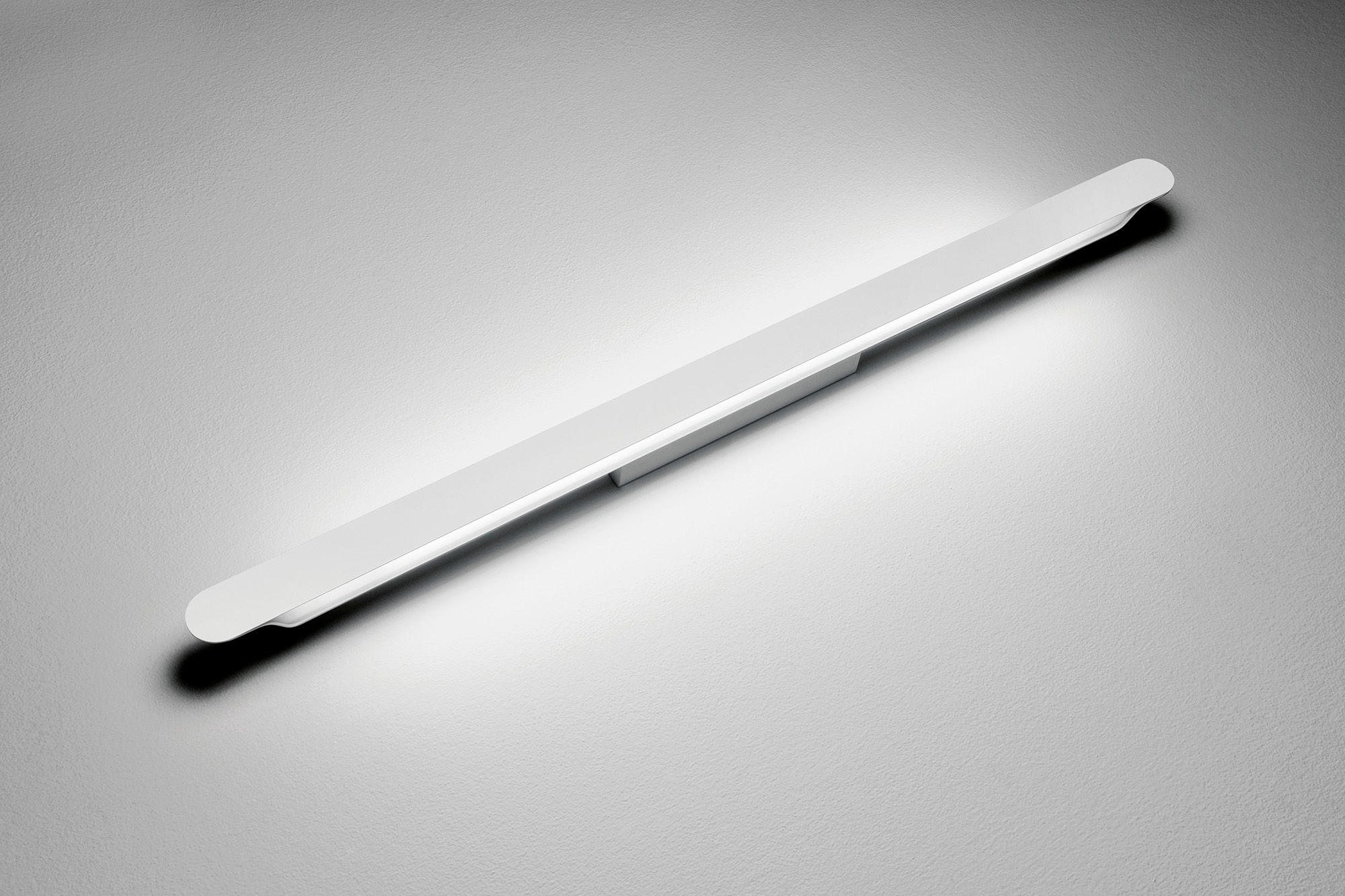 SMILE | Mirror lamp Smile Collection By Estiluz design Joan Cinca Travesset