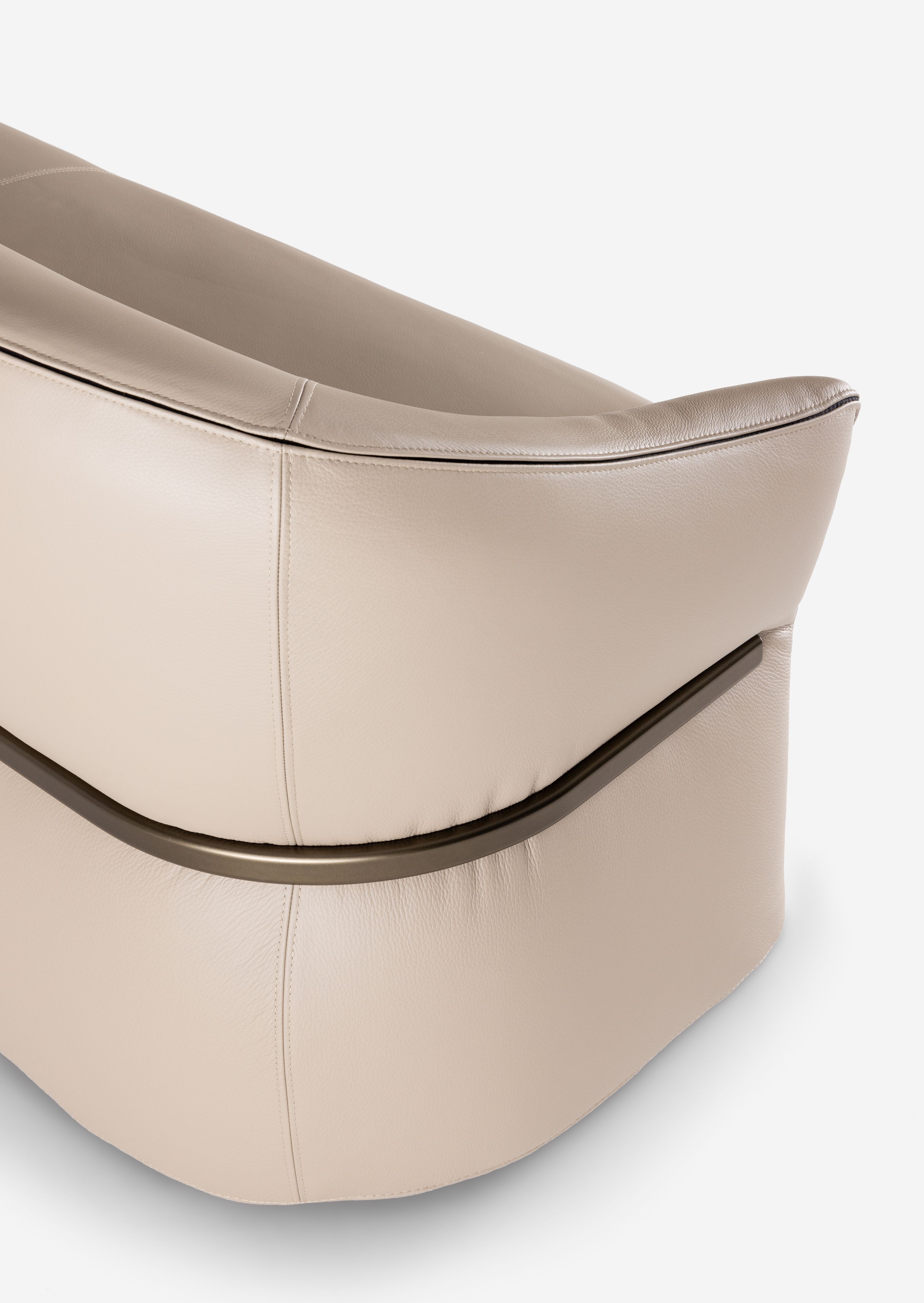 MADAME BUTTERFLY 3 seater sofa By Flou | design the Touch Studio