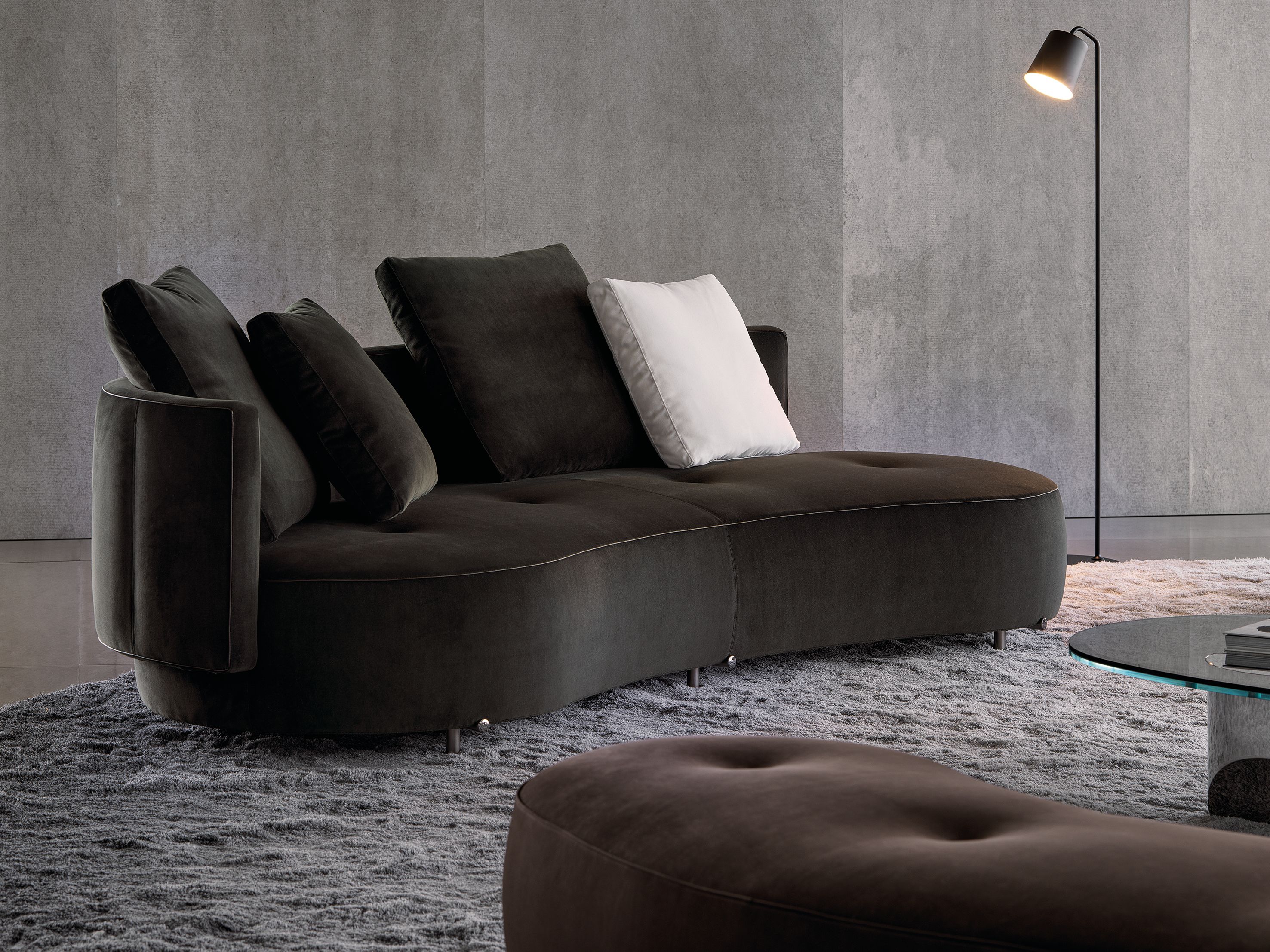 TORII BOLD Curved leather sofa By Minotti | design Nendo