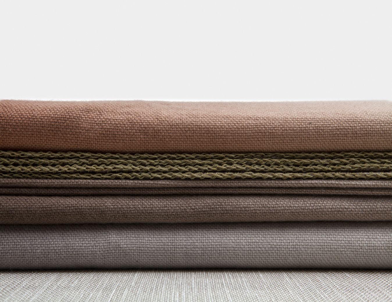 GEA Wool lap robe By Molteni & C. | design Marta Ferri