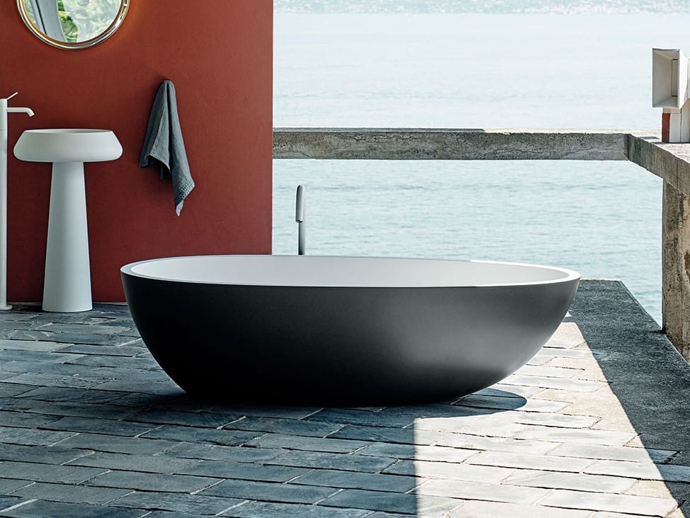 SPOON XL Freestanding oval Cristalplant® bathtub By Agape