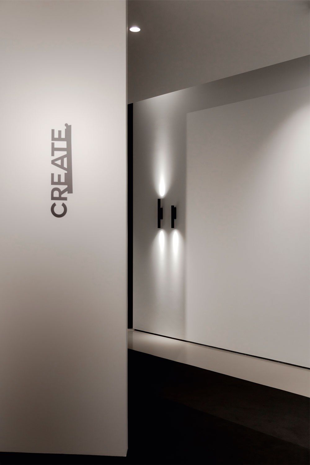 SPY 39 W X LED wall lamp By DeltaLight