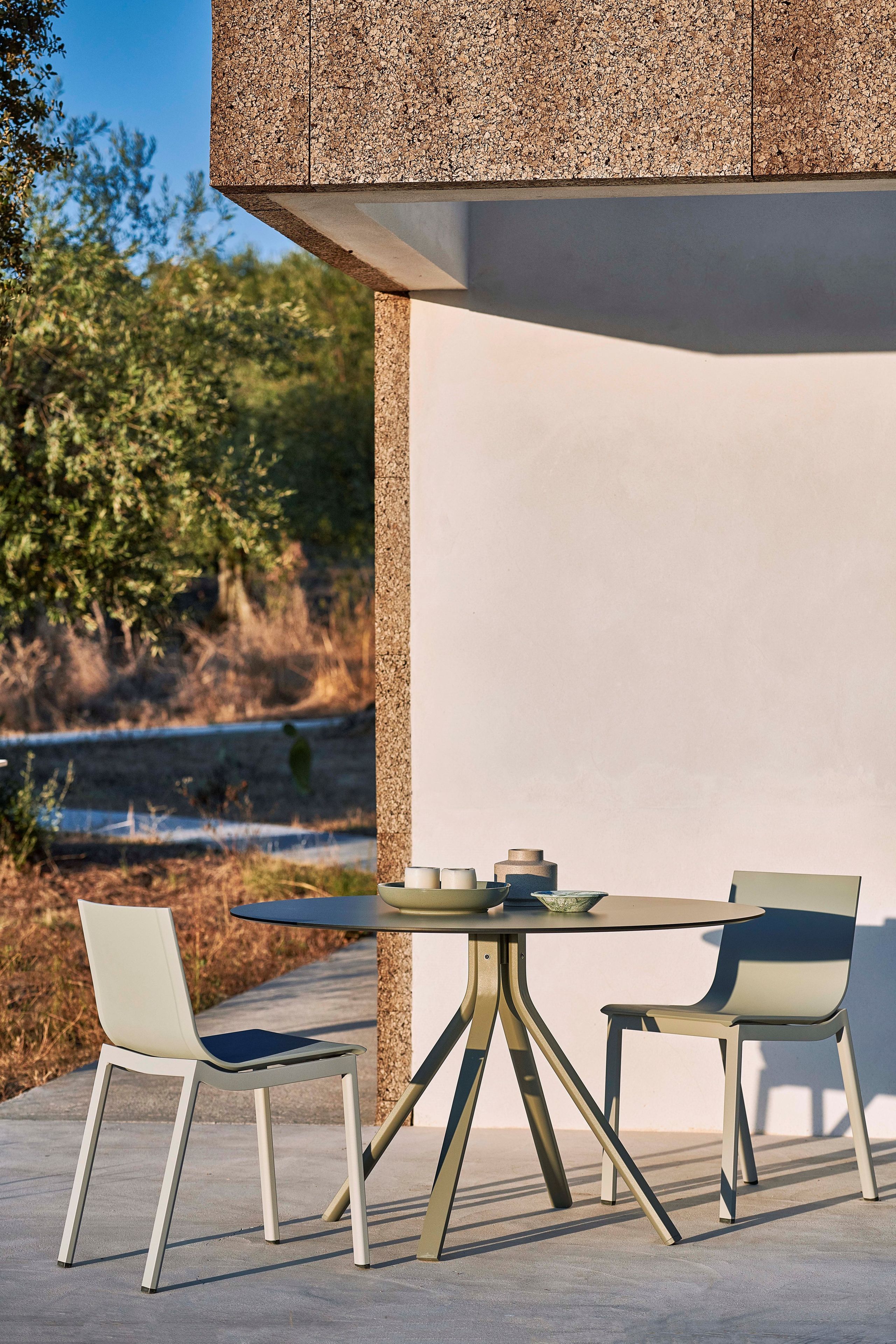 STACK | Round table By GANDIABLASCO design Borja Garcia