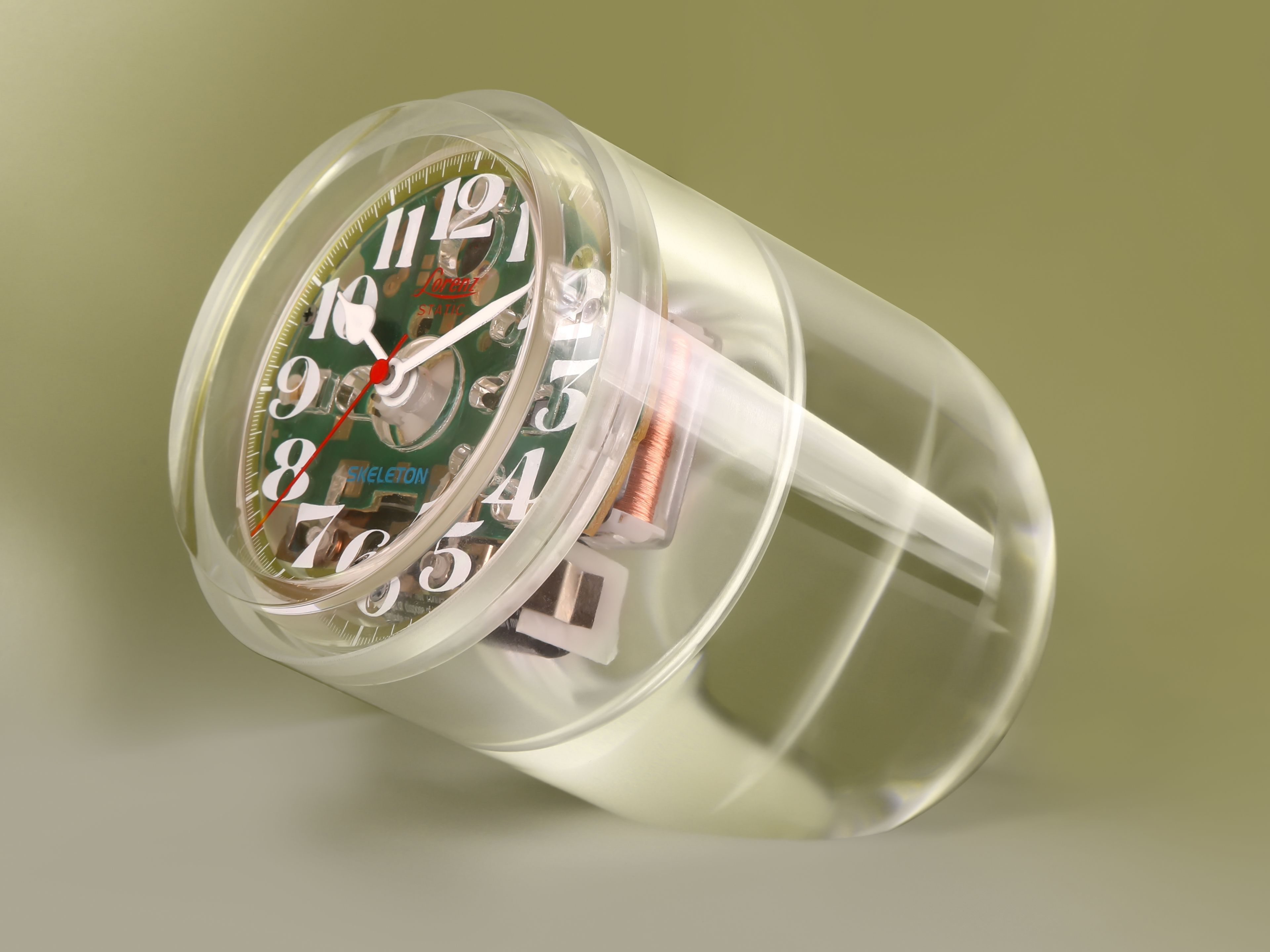 STATIC | Plexiglass clock Table-top plexiglass clock By Lorenz