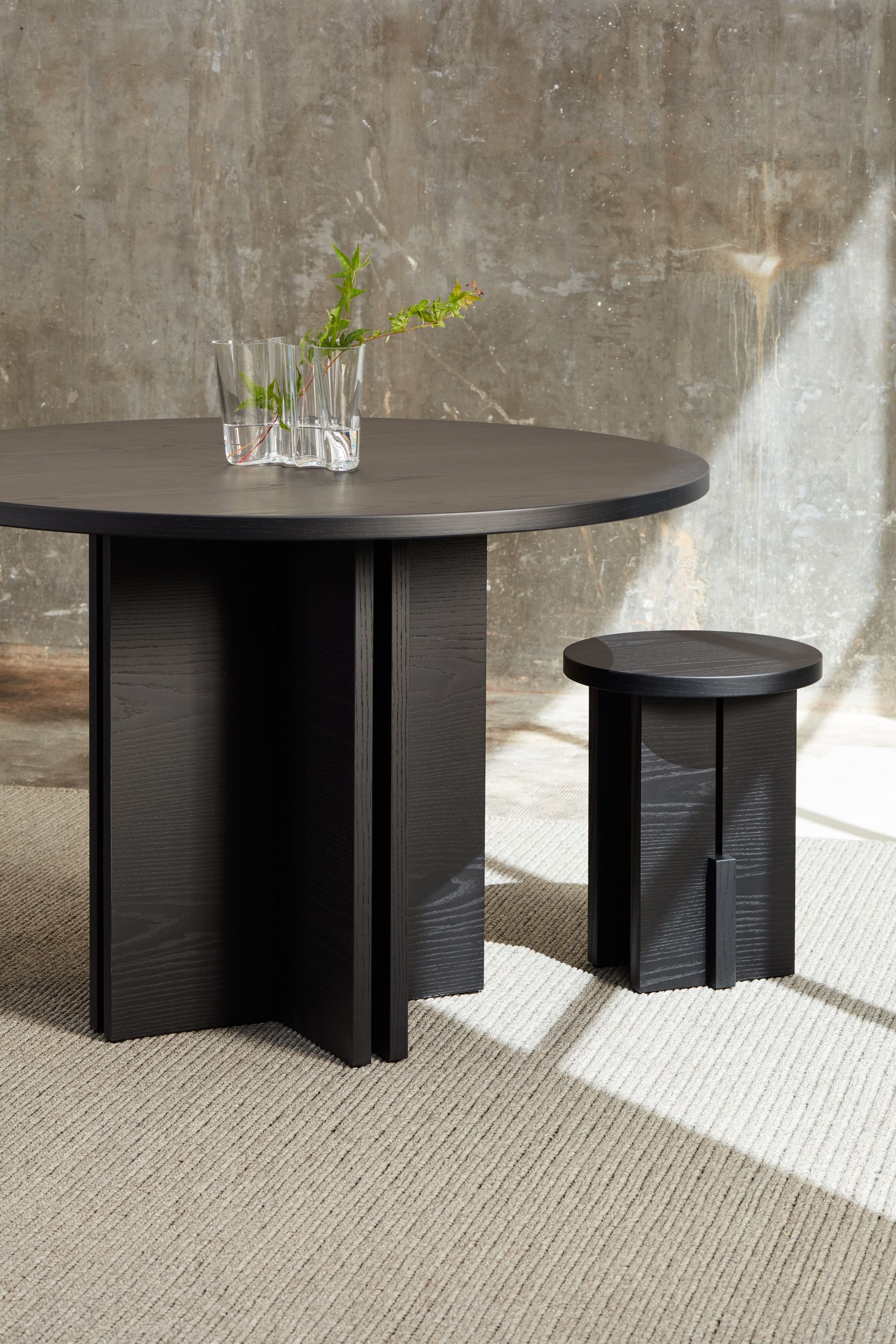 BARDI Low oak garden stool By Hobby Flower | design Sanna Völker