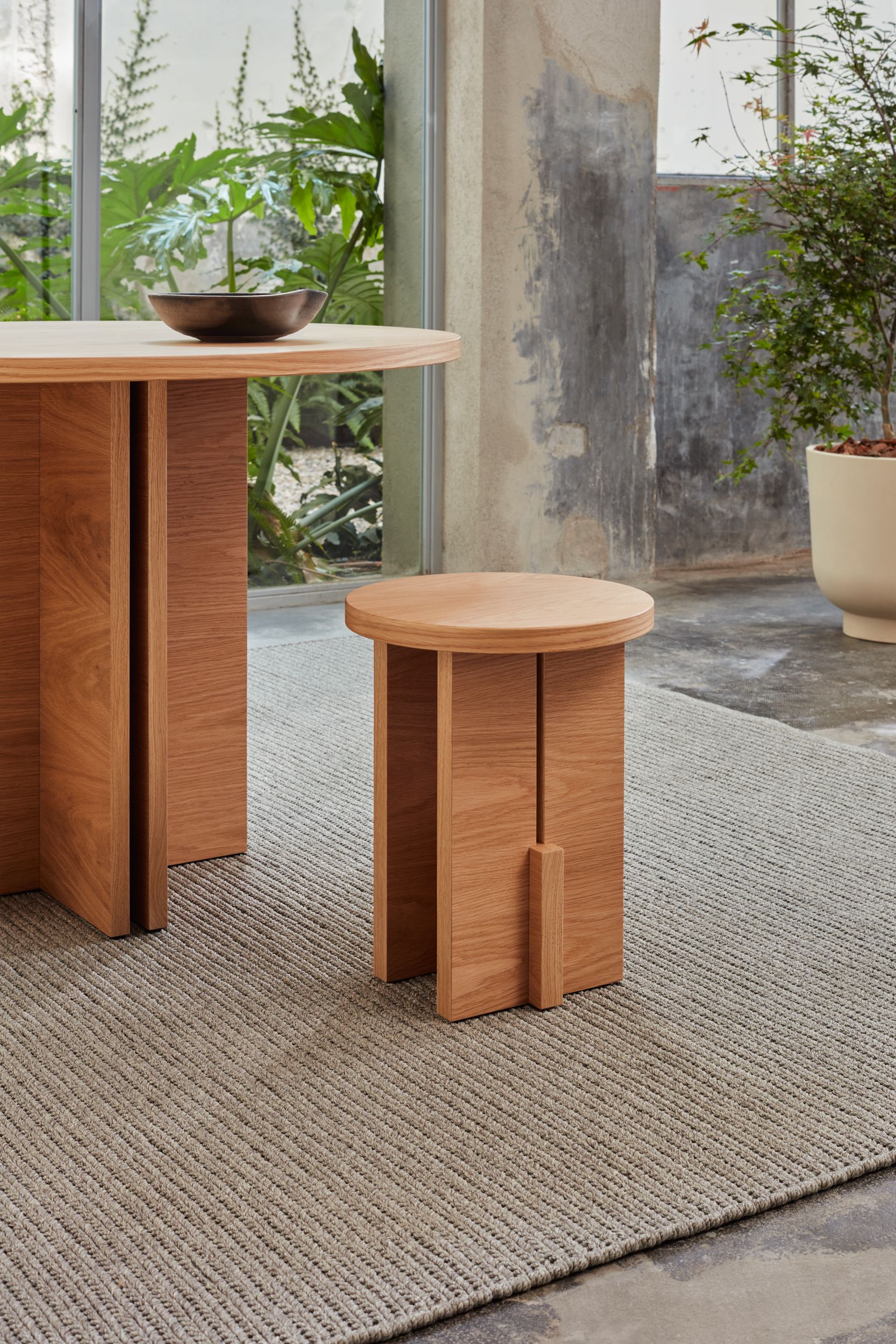 BARDI Low oak garden stool By Hobby Flower | design Sanna Völker