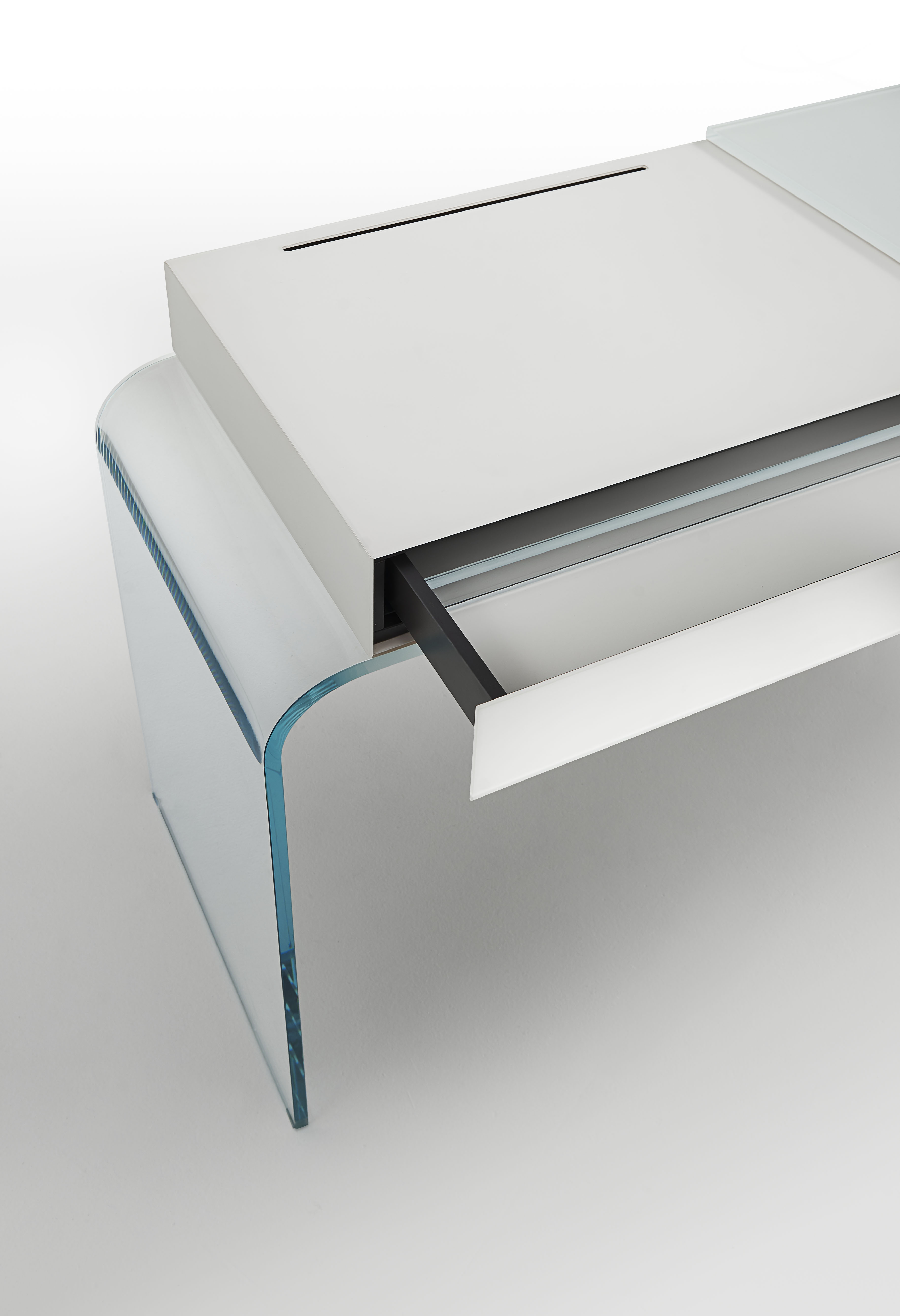 STRATA Writing desk By Glas Italia | design Yabu Pushelberg