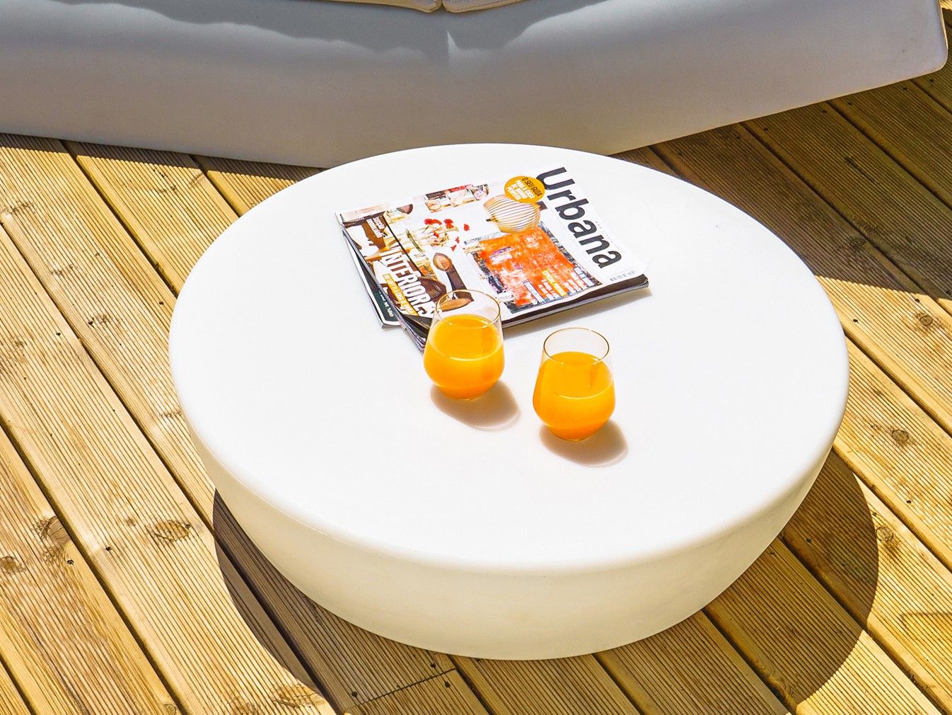 SUN Low round polyethylene coffee table By SIT | design Gonçalo Silva