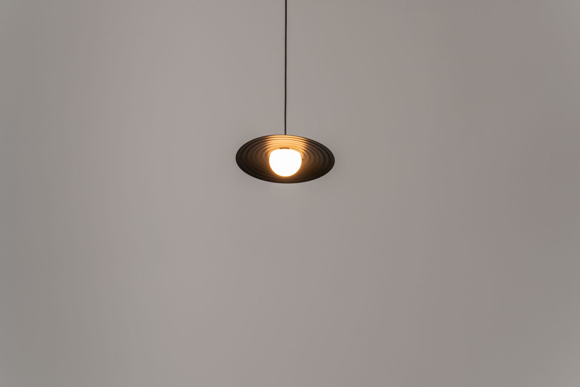 SYMPHONY Swivel aluminium pendant lamp By Milan Iluminación