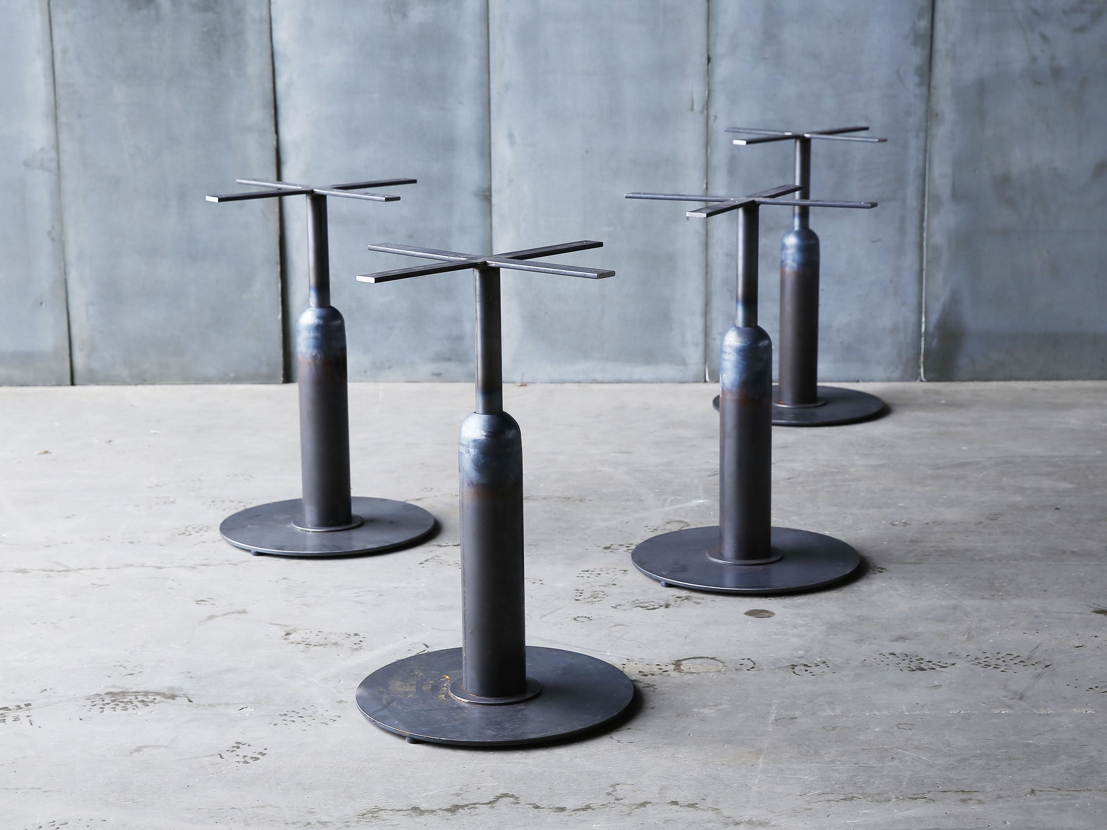 APOLLO Metal table base By Heerenhuis