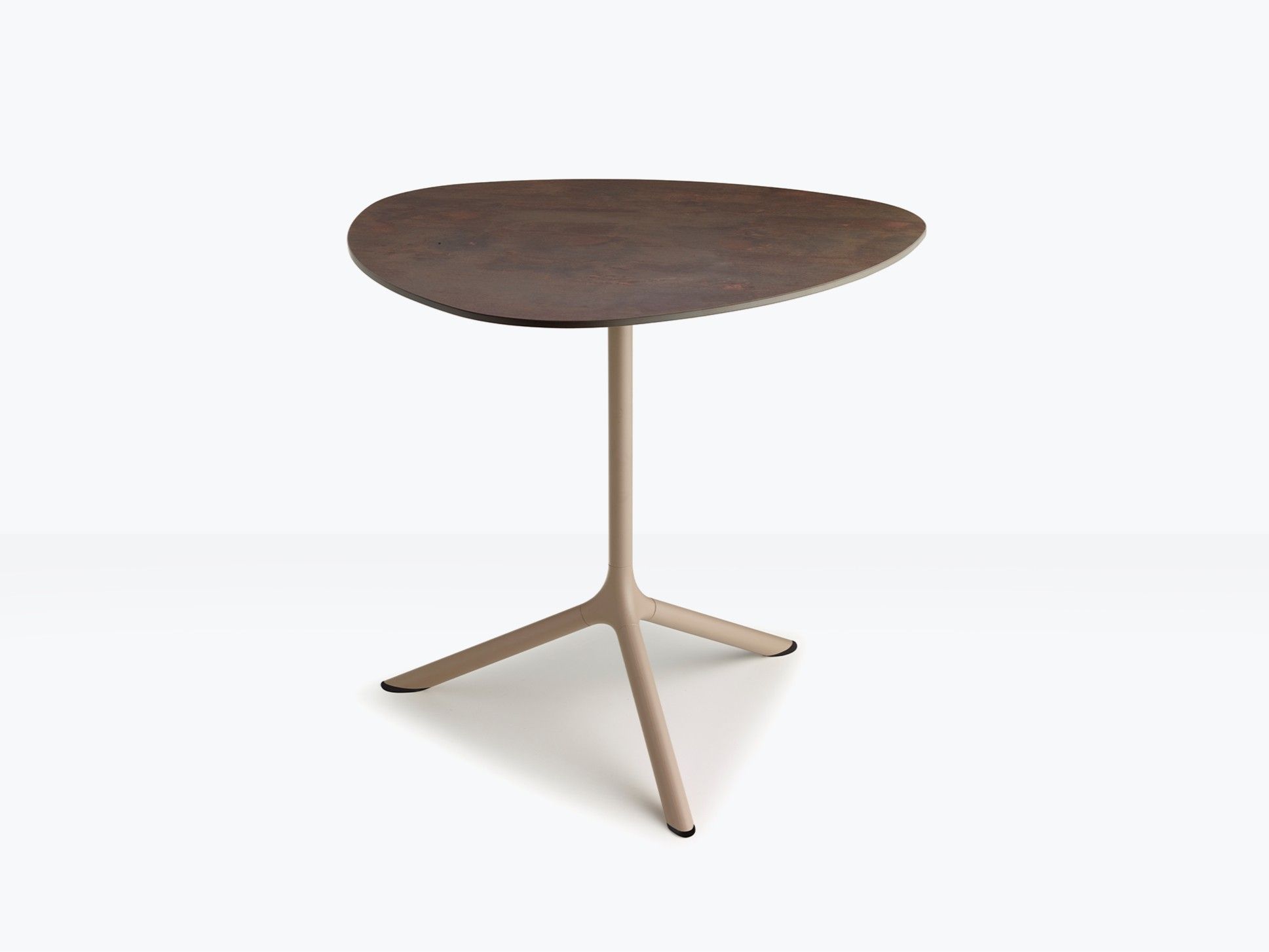 TRIPÉ Steel table with 3-star base By SCAB DESIGN | design Radice ...