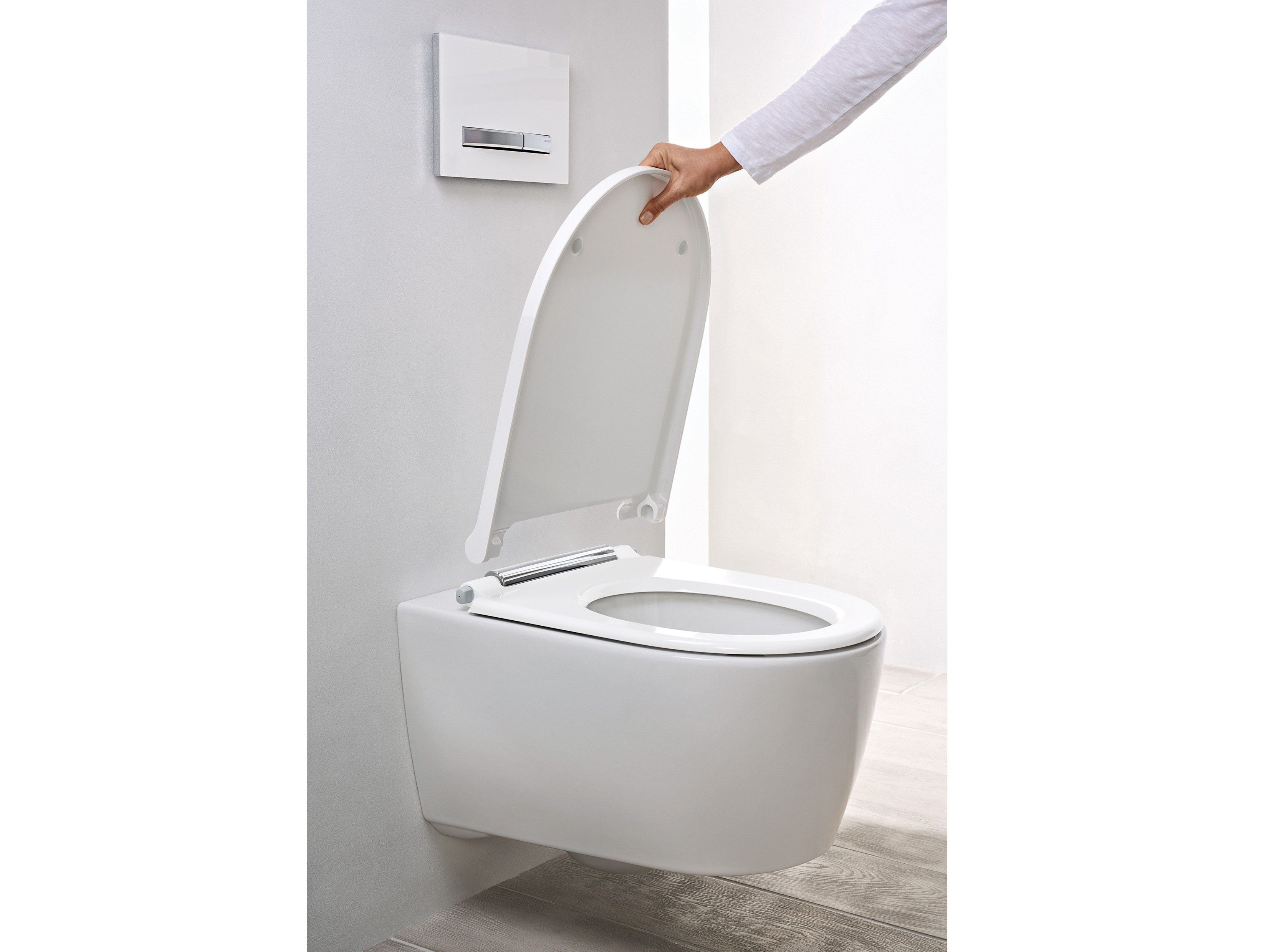 ONE Wall-hung ceramic toilet By Geberit
