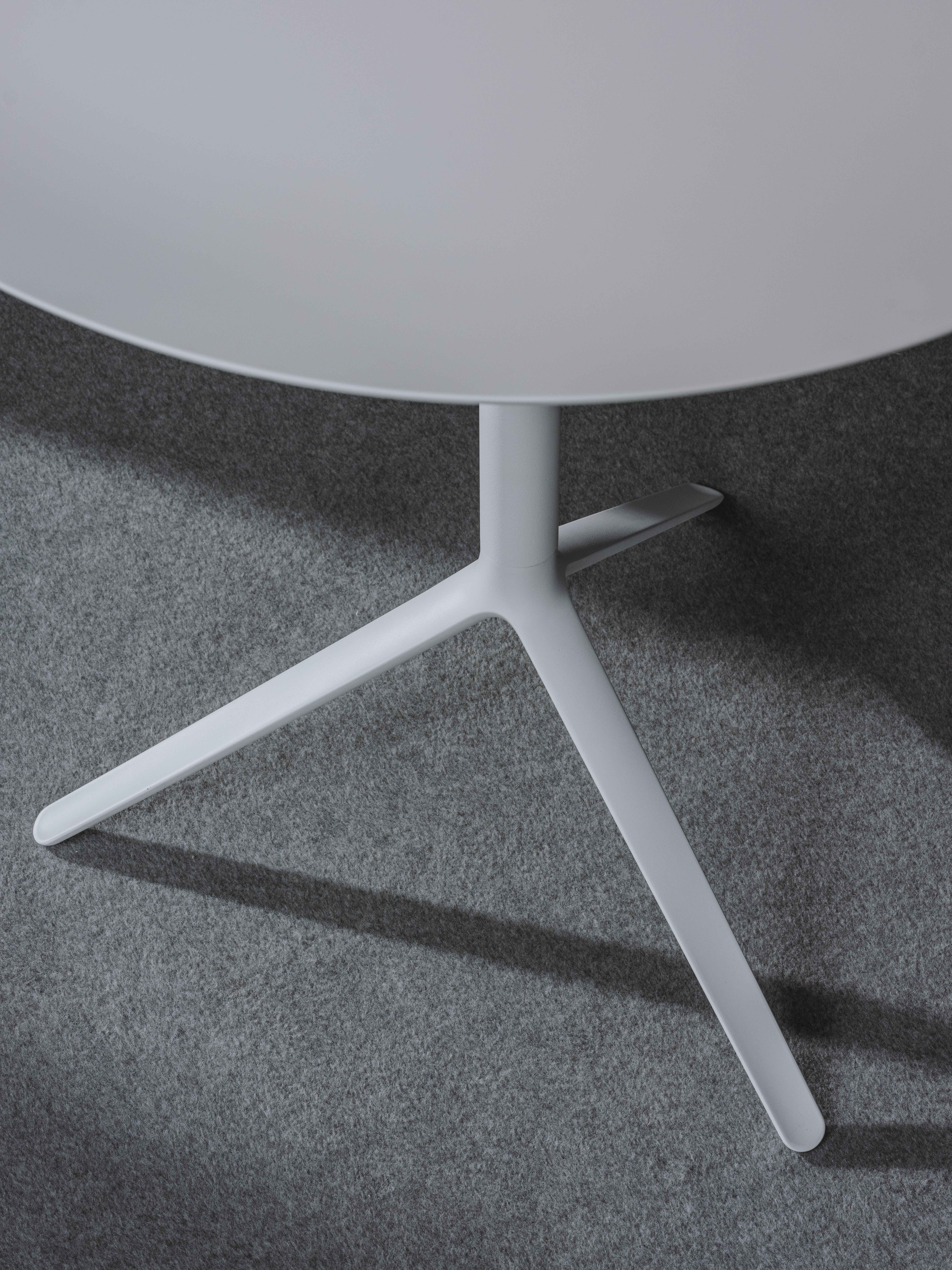 TRIADA OCCASIONAL ME6071 Coffee table By Andreu World | design Benjamin ...