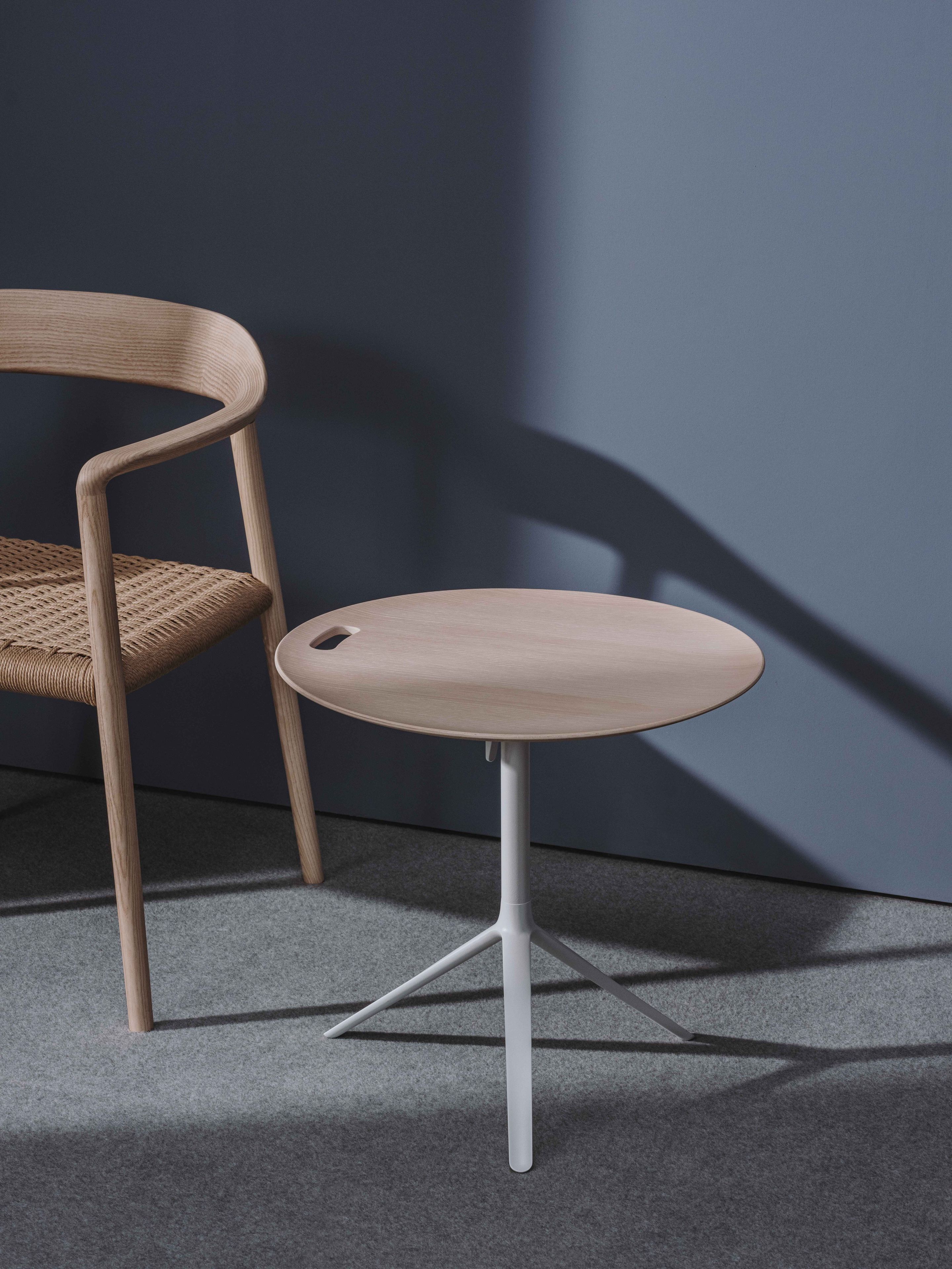 TRIADA OCCASIONAL ME6072 coffee table By Andreu World design Benjamin ...